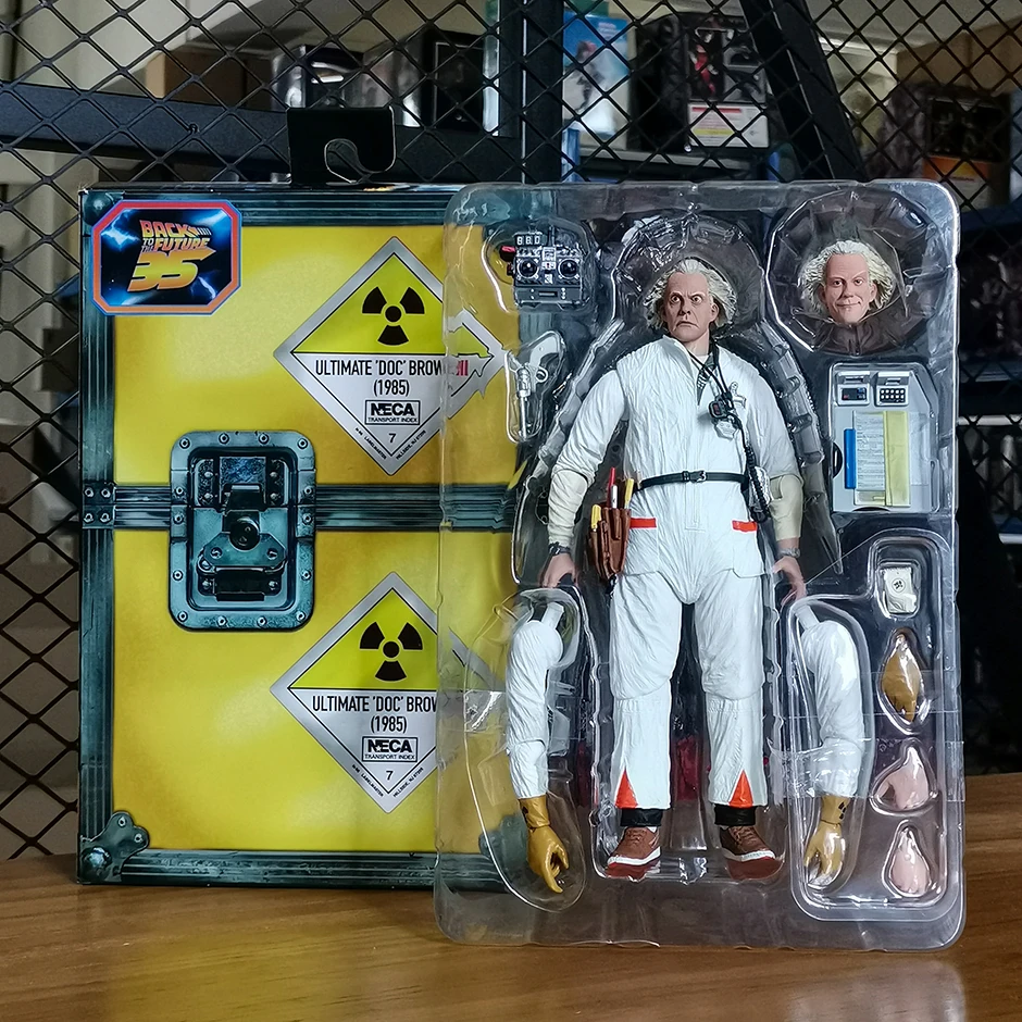 NECA-Reel-Spielzeug-Zur-ck-in-die-Zukunft-Ultimative-Doc-Braun ...