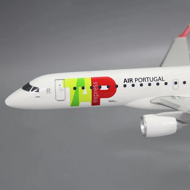 TAP-avi-n-a-reo-de-PORTUGAL-a-escala-1-100-E195-E-195-montaje-de.png