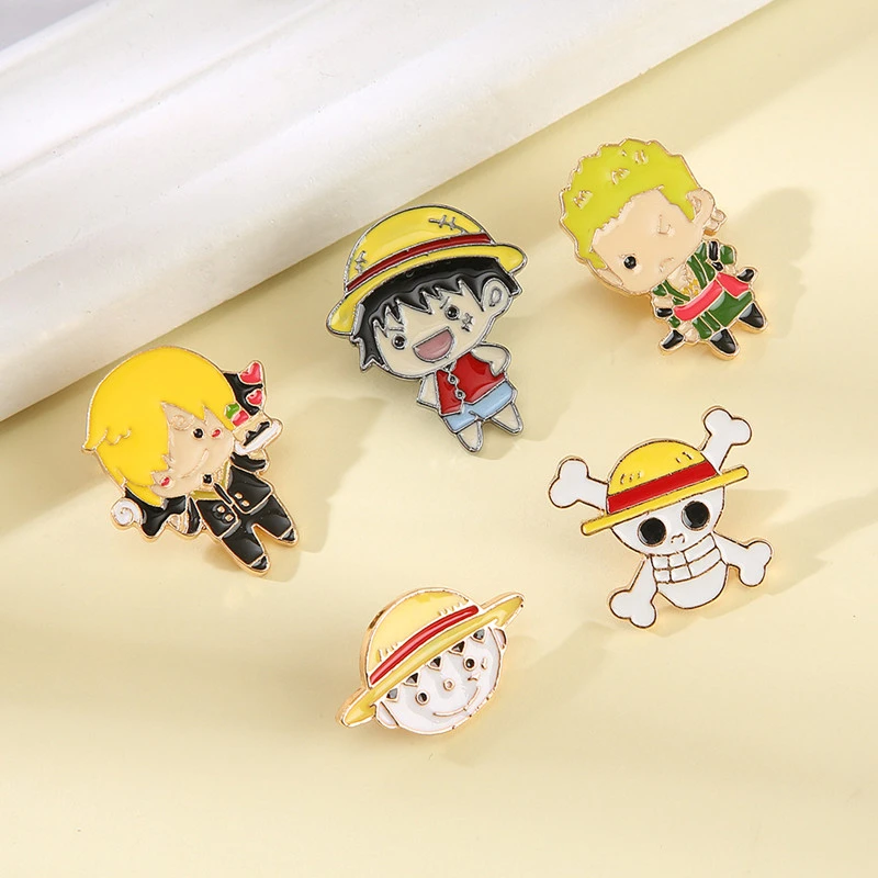 One Piece Nautical Brooch Luffy Scar Sauron the same male metal badge ...