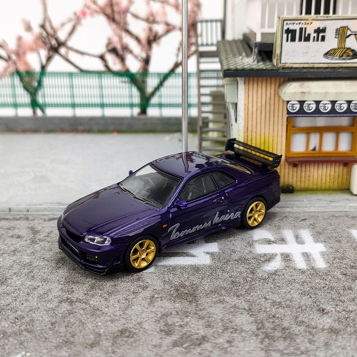 MINIGT-1-64-R34-Tommykaira-616-diecast-model-car.jpg