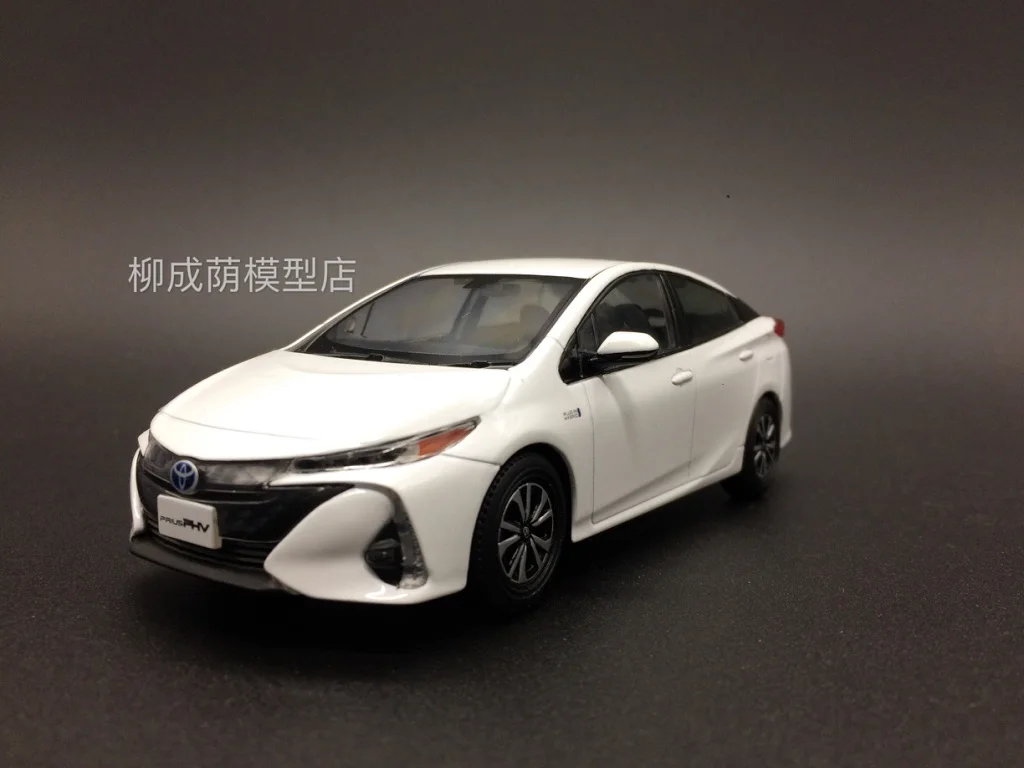 1-30-Japanese-Export-Priusphv-Hybrid-Toyota-Prius-Alloy-Car-Model-Toy ...