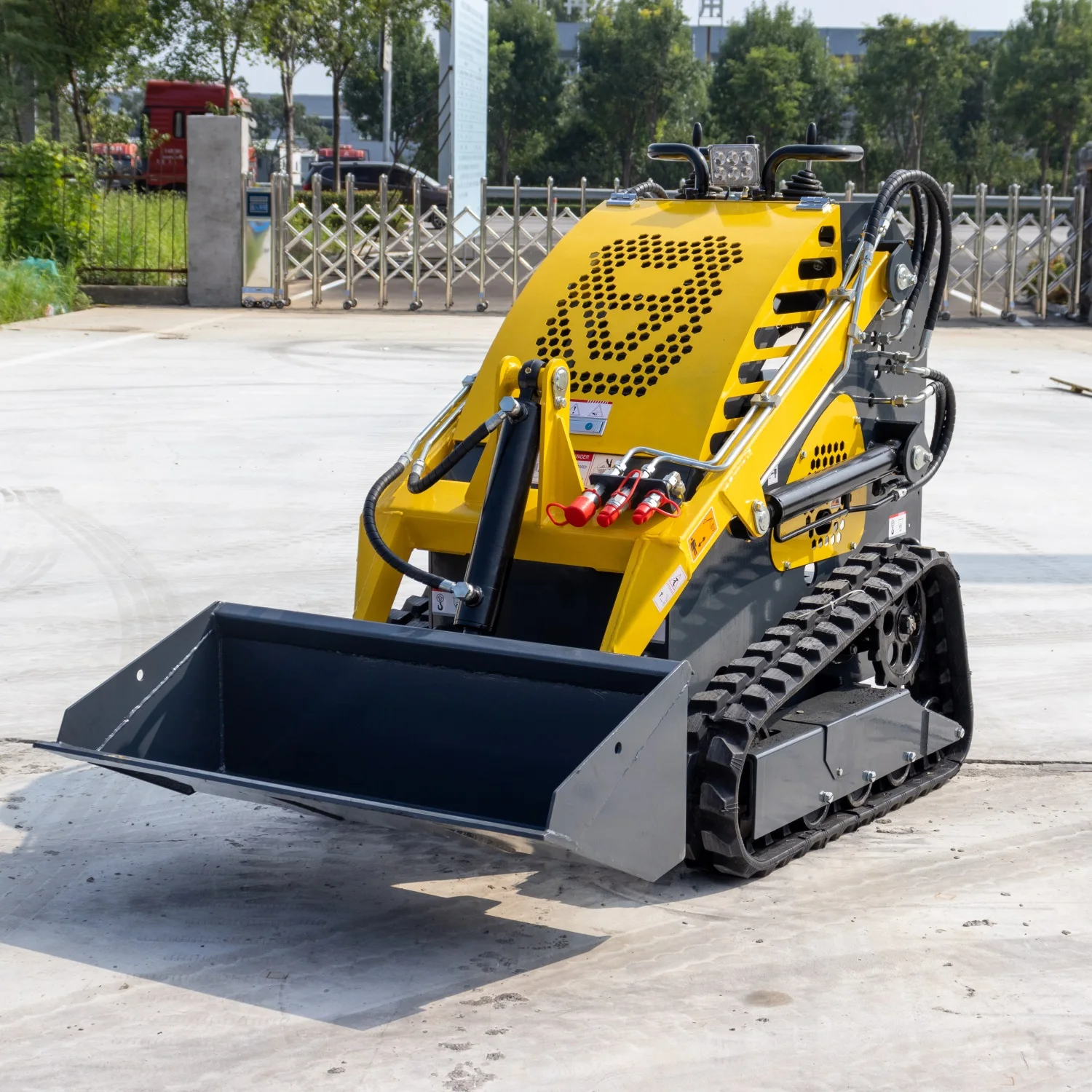 China-Skidsteer-Dingo-Stand-On-Attachments-Mini-Crawler-Skid-Steer ...