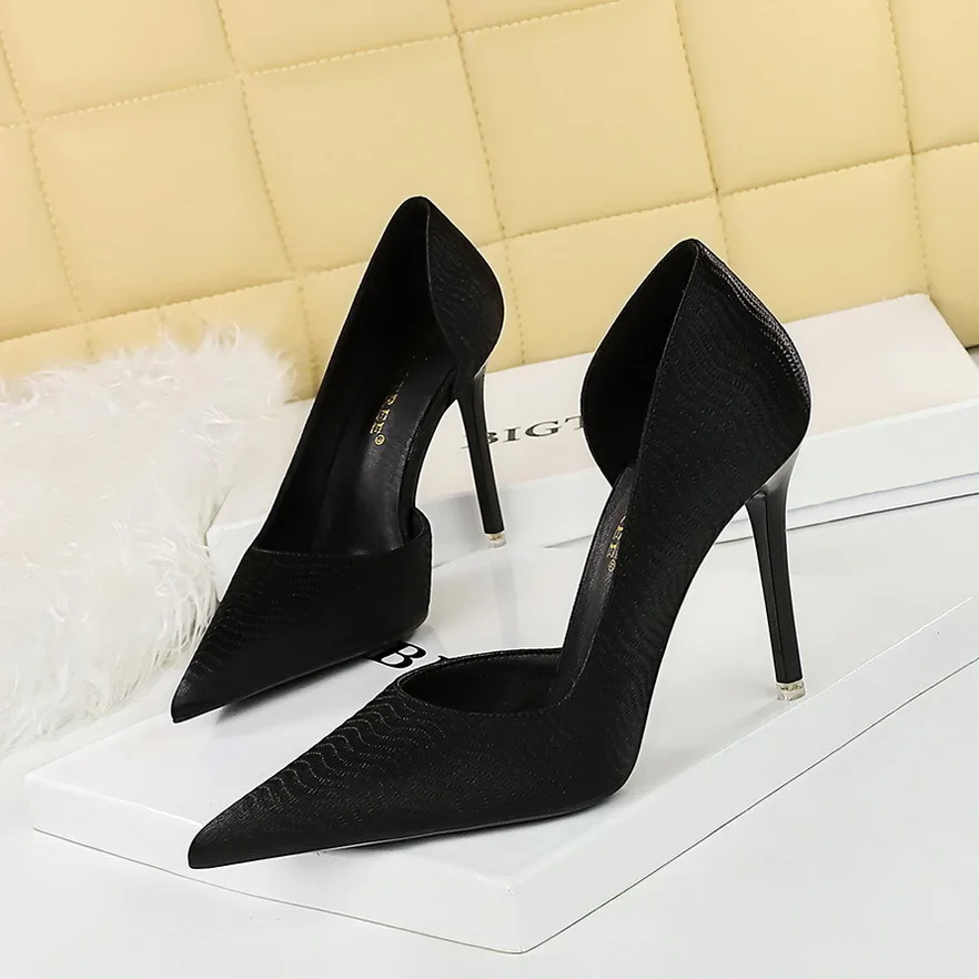 Nuevos tacones de punta puntiaguda para mujer Banquet Slim Ultra ...