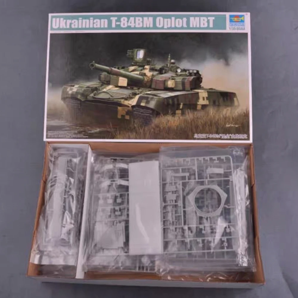 Trumpeter 09512 escala 1:35 ucraniano T84 T-84BM Oplot tanque de ...