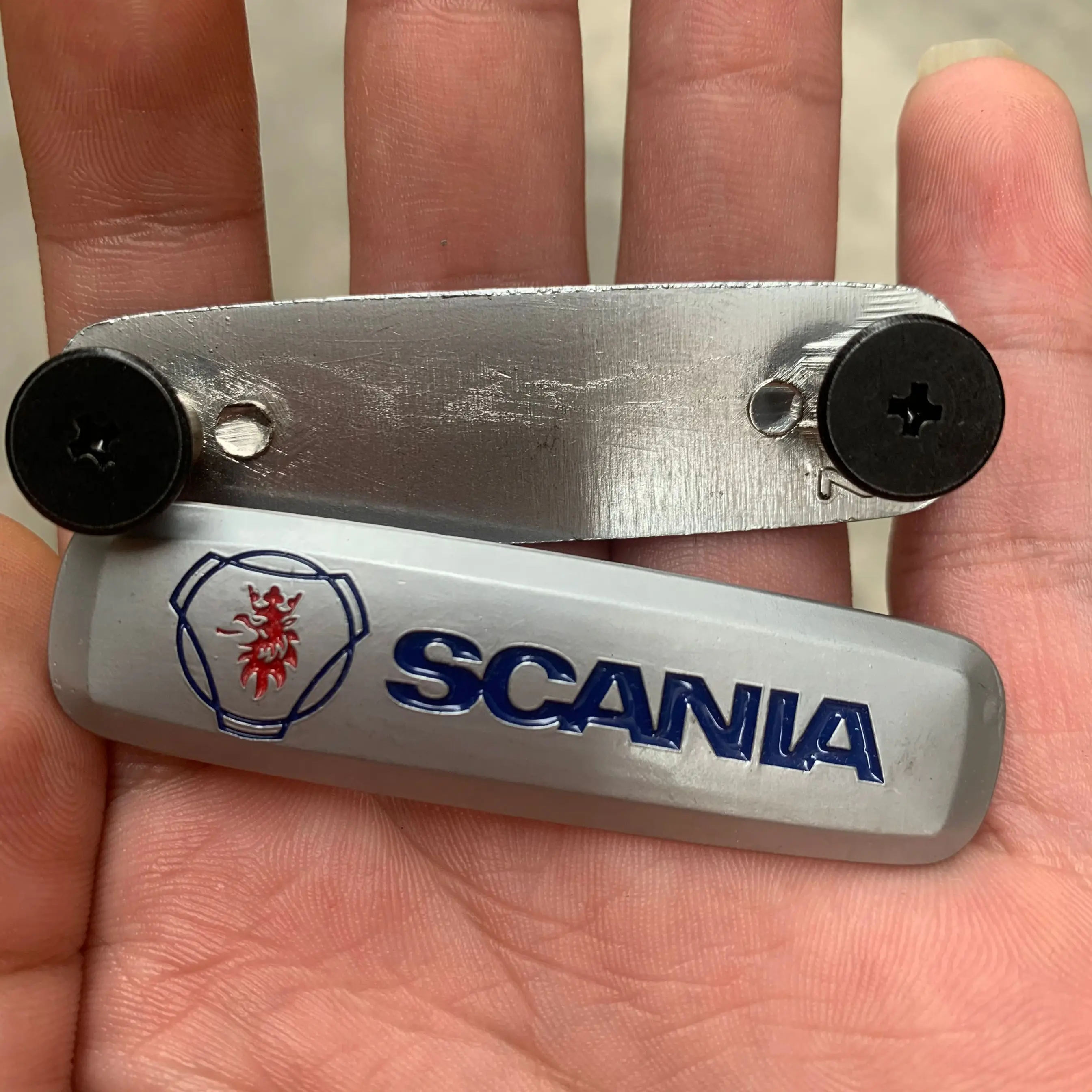 Car-floor-mats-decoration-car-emblem-sticker-with-screws-for-saab ...