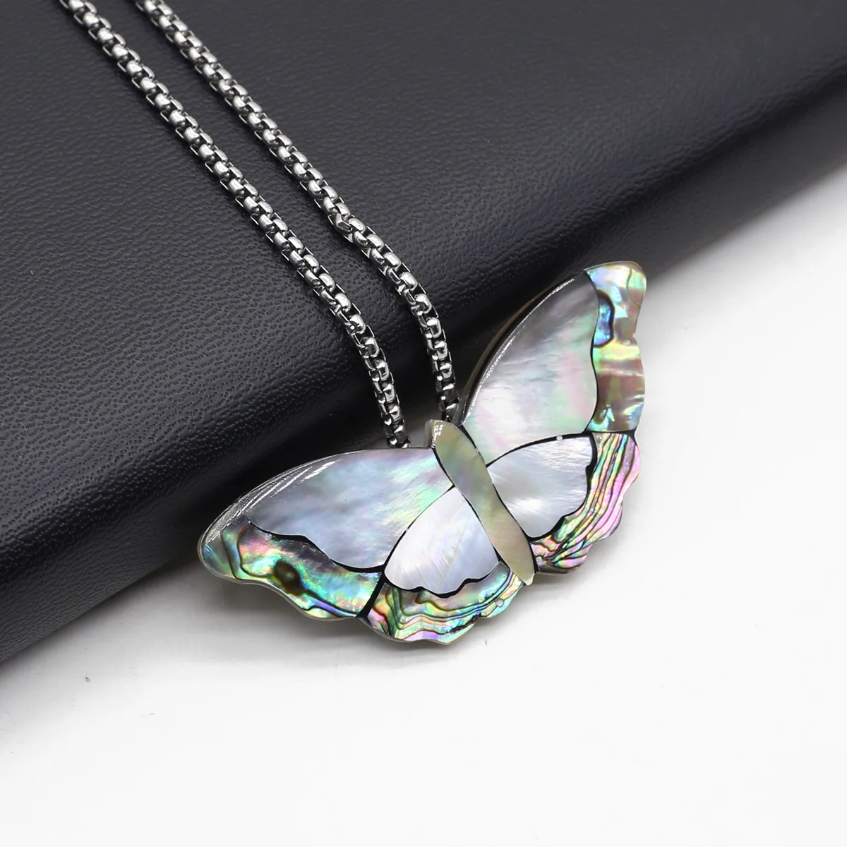 Natural Abalone Shell Pendant Necklace Butterfly Shape Mother-of-pearl ...