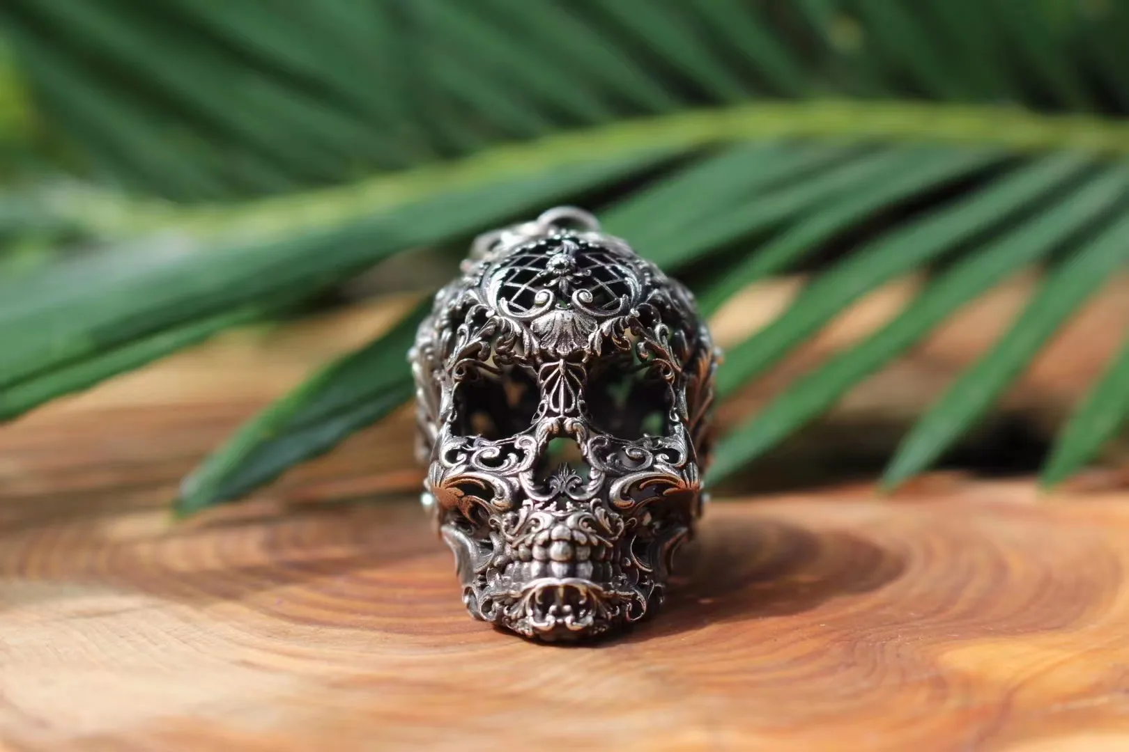 S925-Silver-Made-Old-Silver-Carved-Skull-Pendant-for-Men-and-Women.jpg