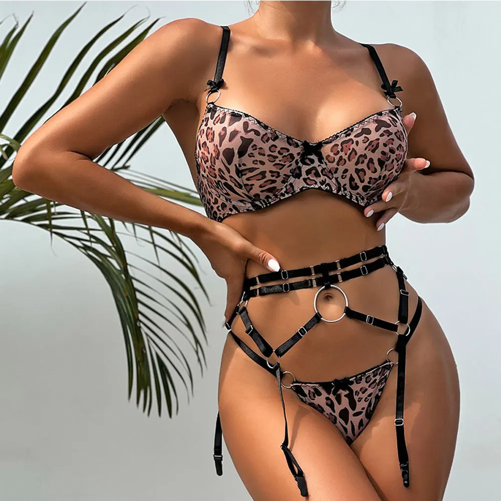 Lencer-a-con-estampado-de-leopardo-de-encaje-salvaje-de-3-piezas-ropa-interior-de-perspectiva.jpg