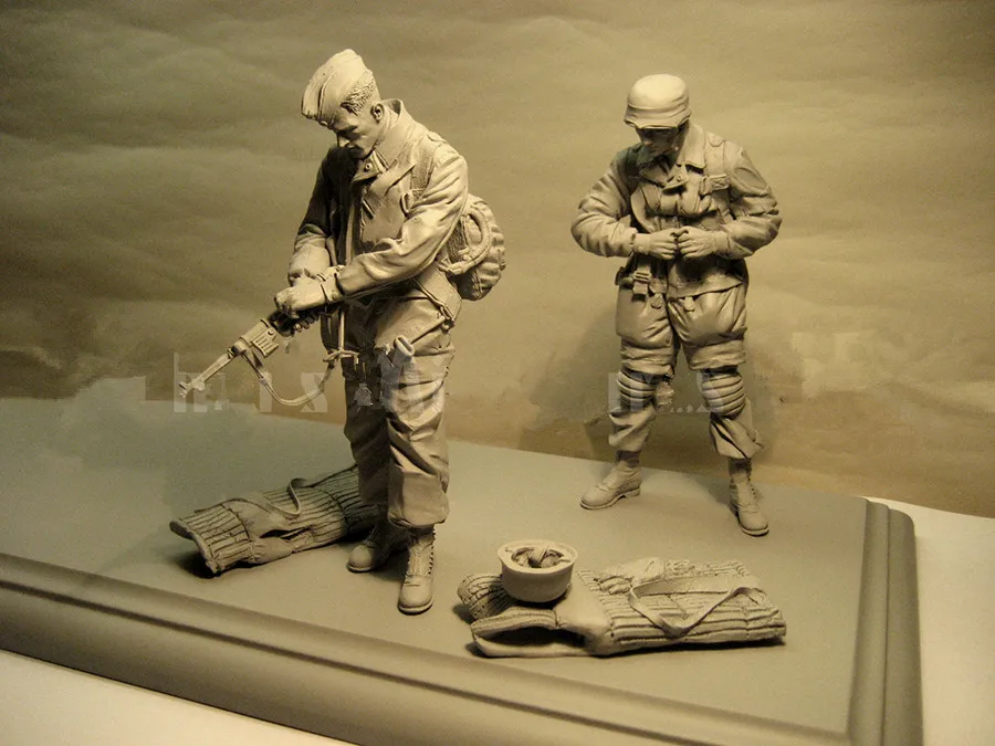 1-16-Resin-Figure-Model-Kit-Unassambled-Unpainted-16343-N0-BASE.jpg