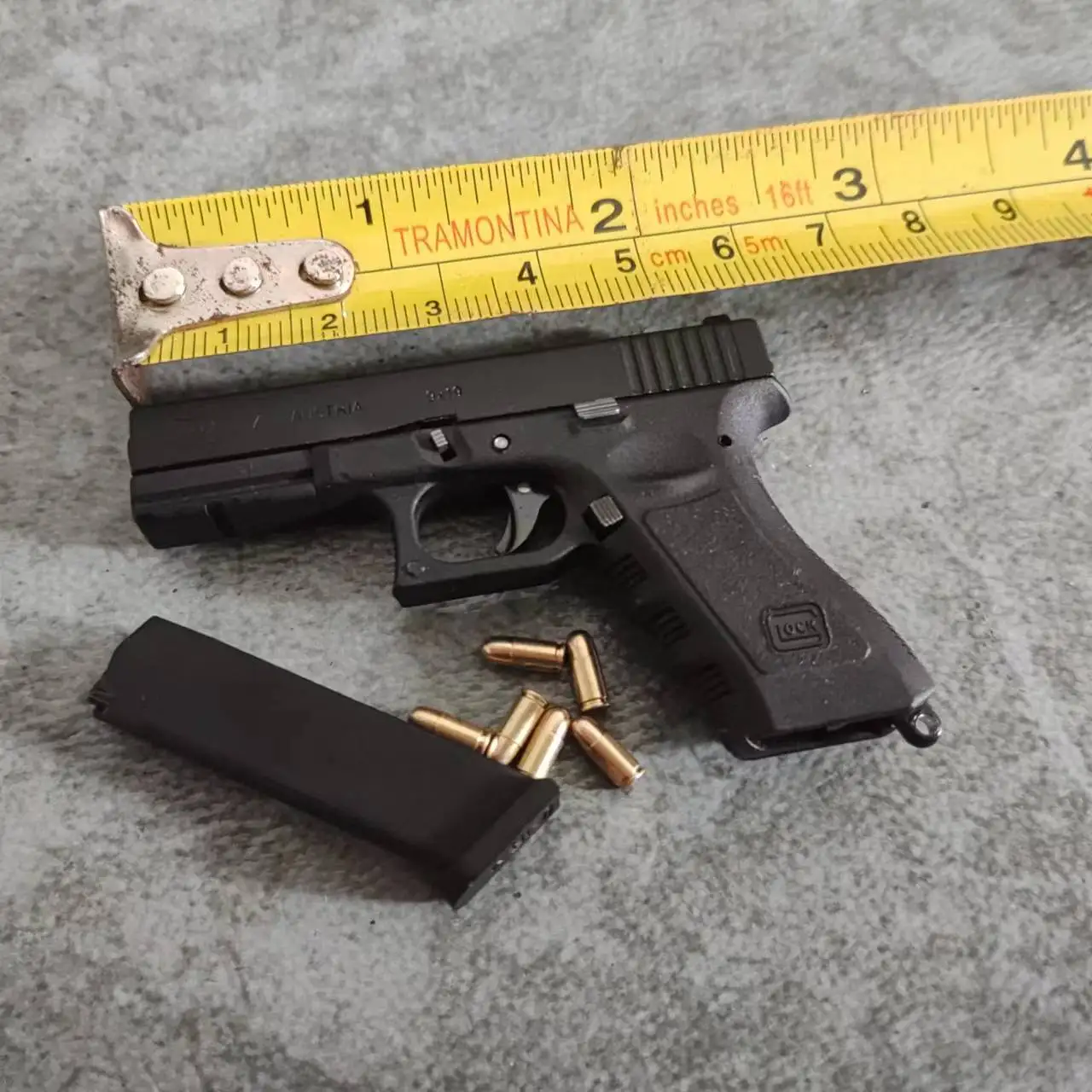Portable Toy Gun Model Keychain Alloy Empire Glock G17 Pistol Shape ...