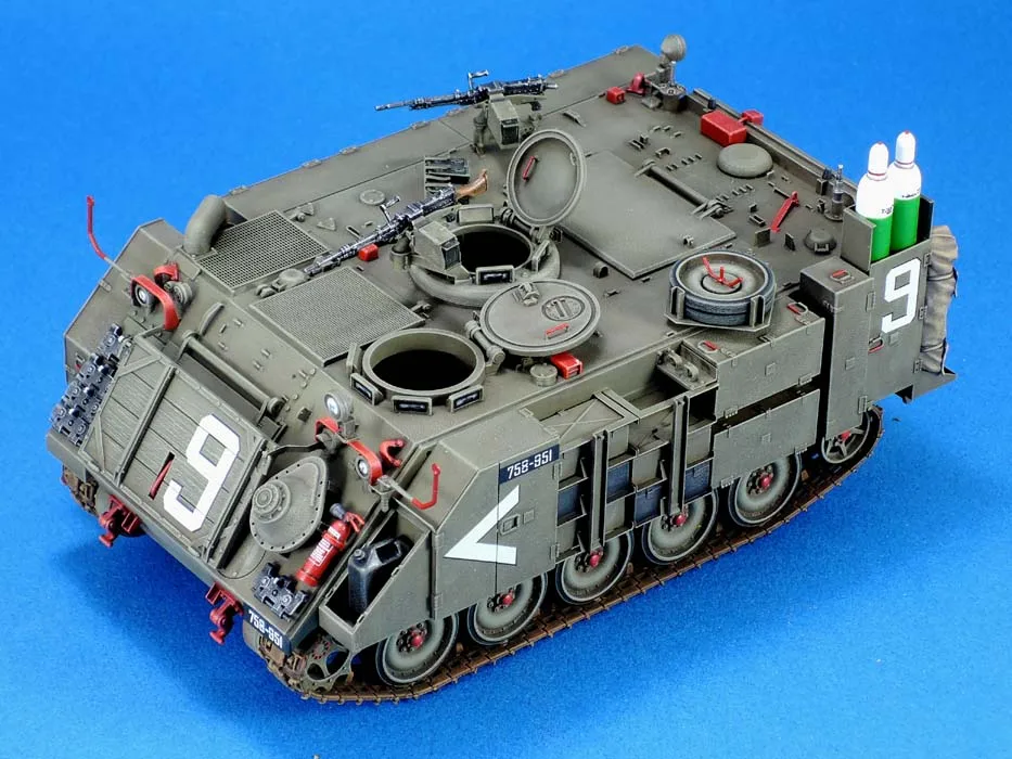 1-35-Die-Cast-Resin-Model-Assembly-Kit-M113-APC-Post-Modification-with ...
