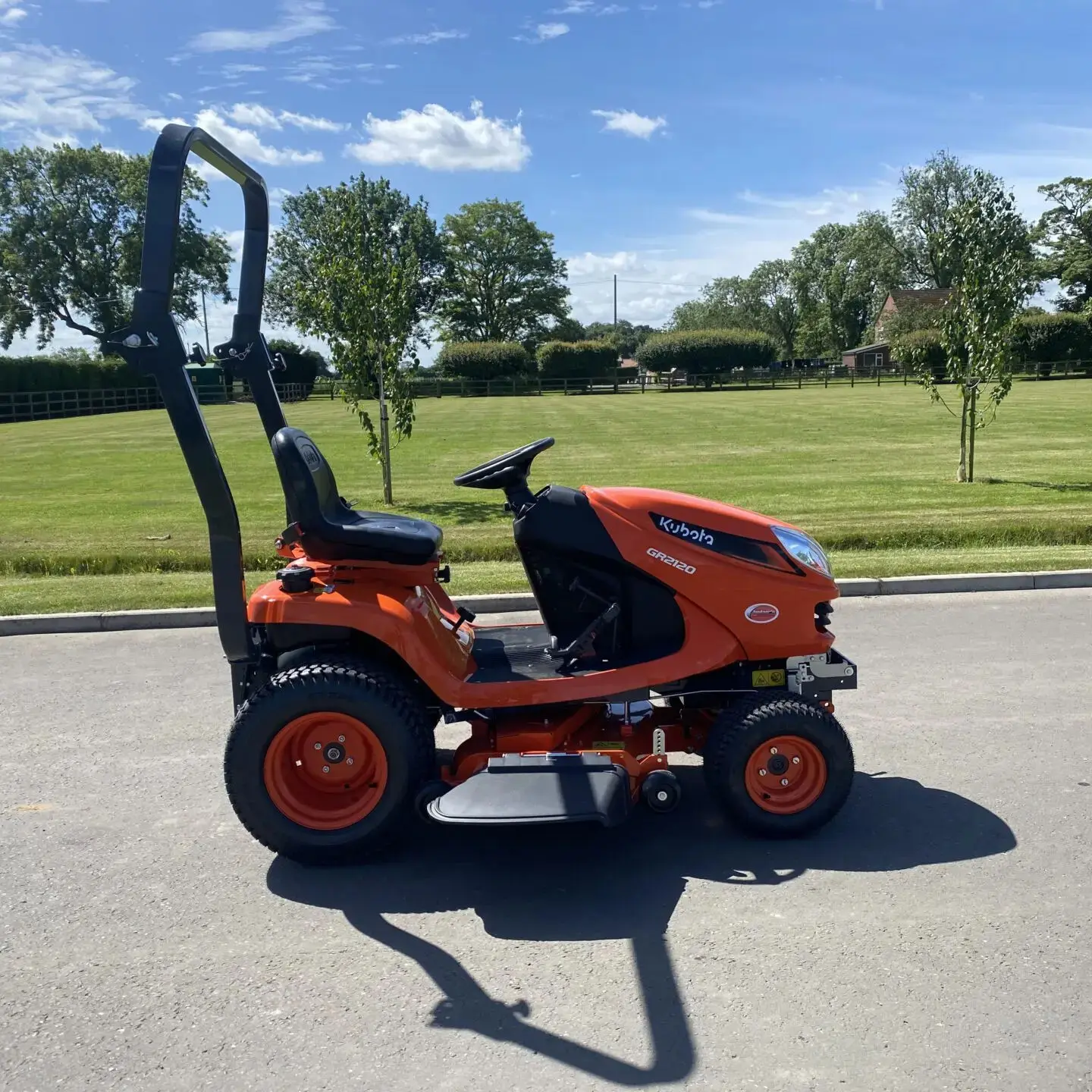 KUBOTA-GR2120-Kubota-lawn-mower-engine-performance-come-with-grass ...