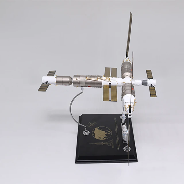 Spacecraft Plastic Models