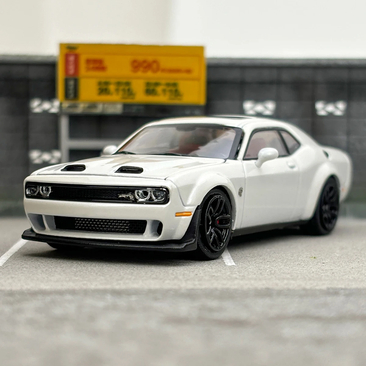 SH-1-64-SRT-Hellcat-diecast-model-car.jpg