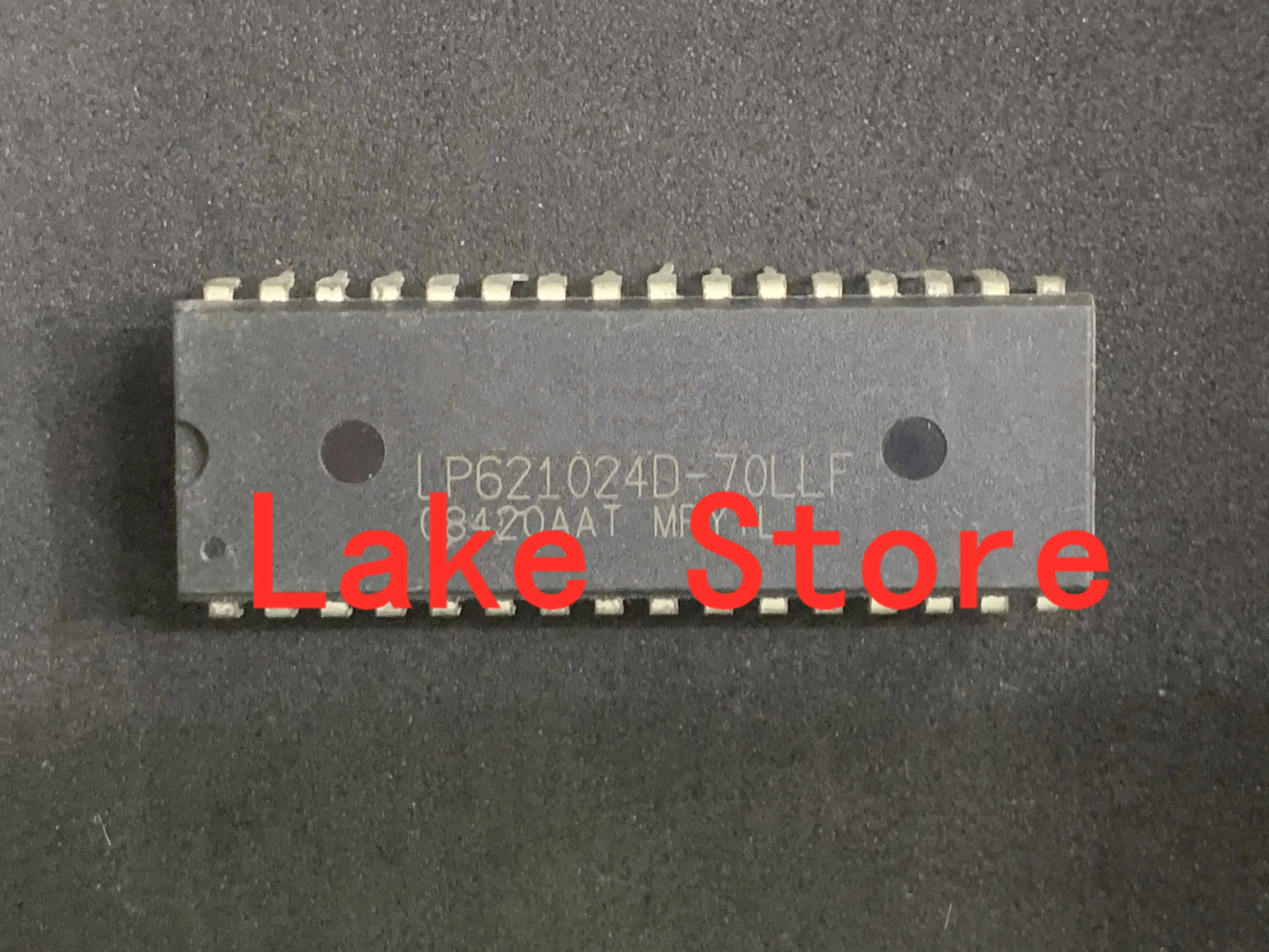 1 unids/lote LP621024D-70LL LP621024D DIP-32 UM621024C-70LL