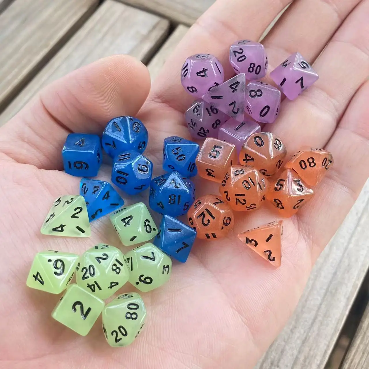 Hotsale-Acrylic-TRPG-Polyhedral-Mini-Dice-Luminous-Glow-In-The-Dark-Colorful-7-Pcs-Per-Set.jpg