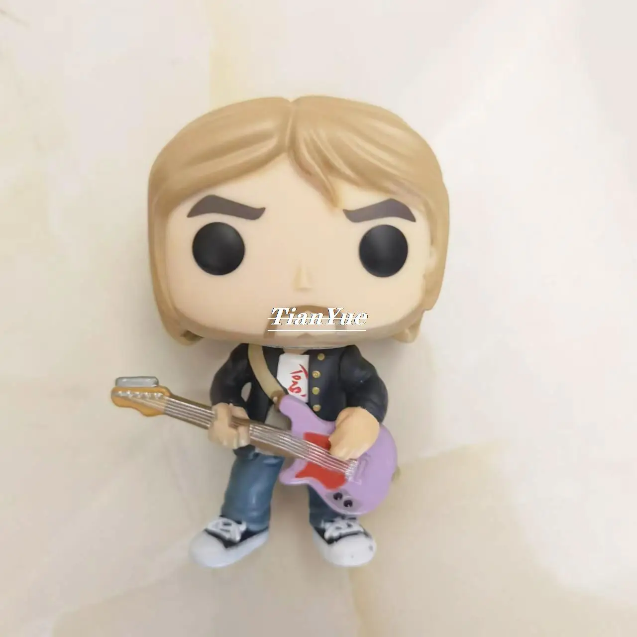 Anime-Kurt-Cobain-Vinyl-Model-Figure-10cm.jpg