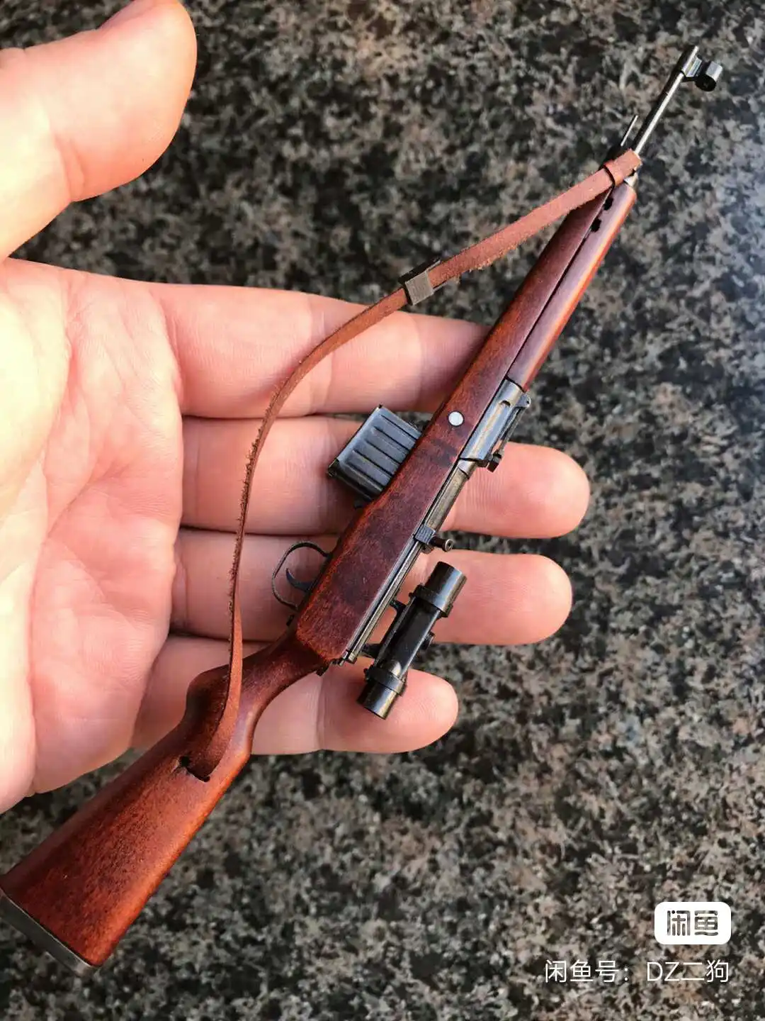 Material: aço + madeira maciça