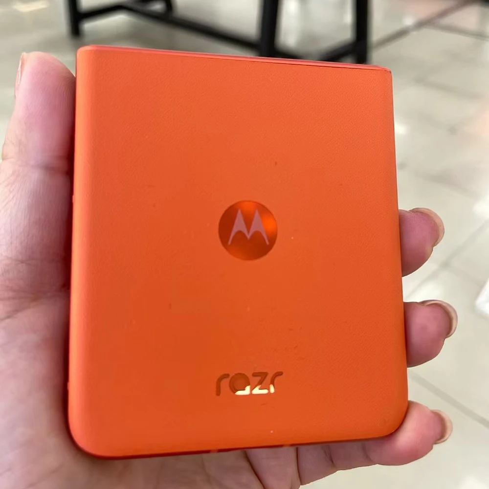 Motorola-Moto-razr-50-Folded-Screen-Phone-Main-6-9-inch-FHD-pOLED ...