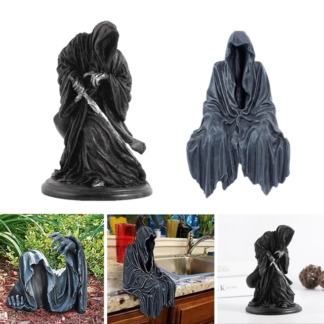 Dark Knight Statue