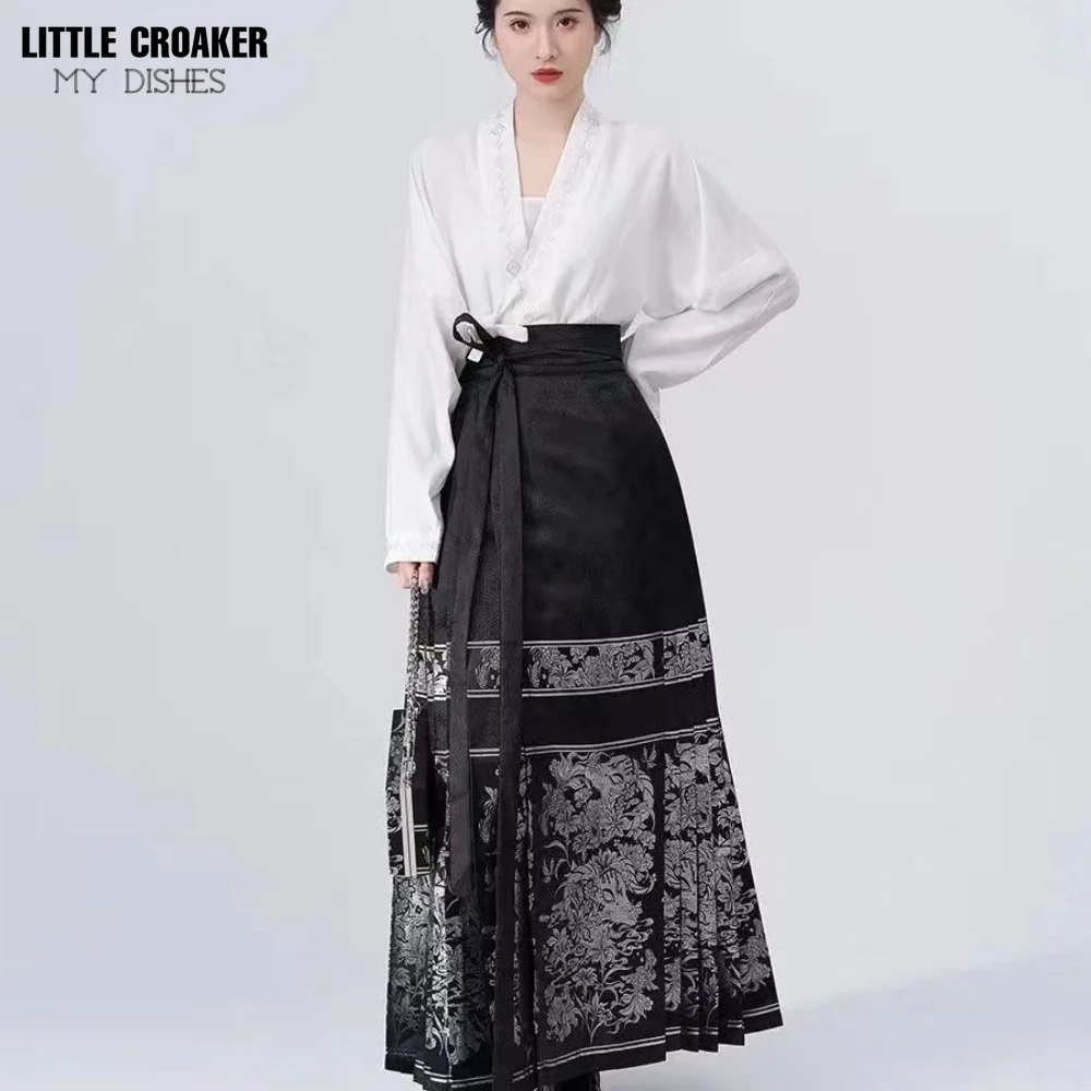 Ming-Dynasty-Mamian-Skirt-Women-Chinese-Style-Weaving-Gold-Horse-Face ...