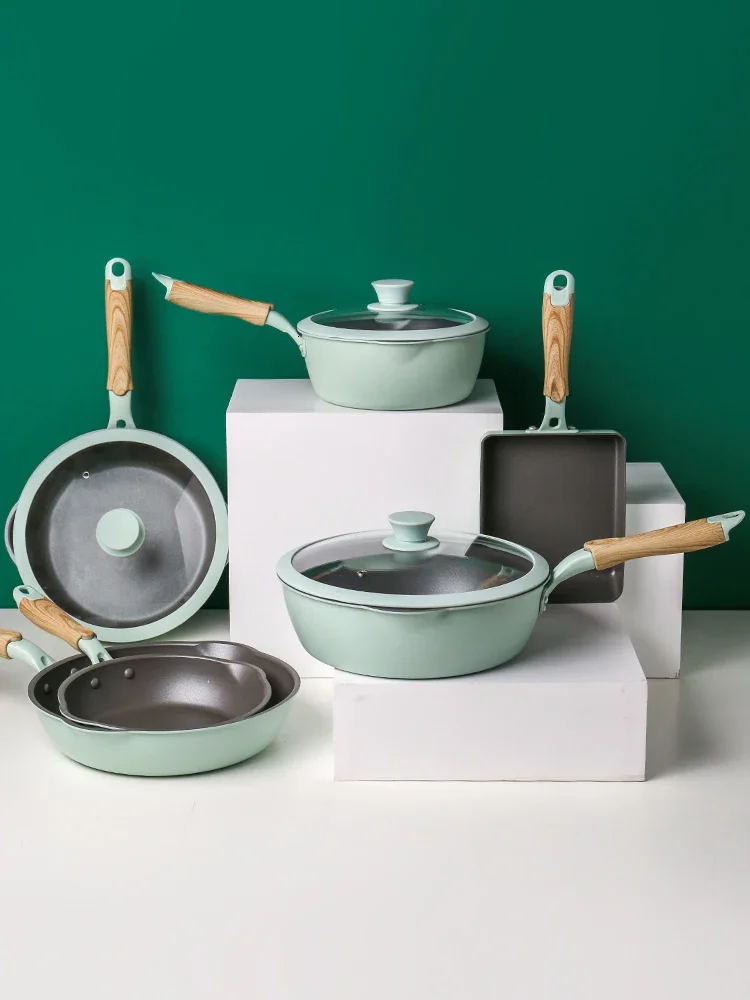 Japanese-household-kitchen-frying-pan-non-stick-pancakes-fried-egg ...