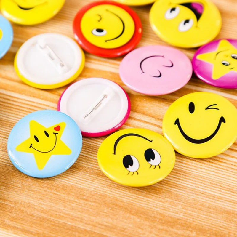 50-Pcs-Colorful-Plastic-30mm-Smiley-Face-Badges-Smiling-Pin-School ...