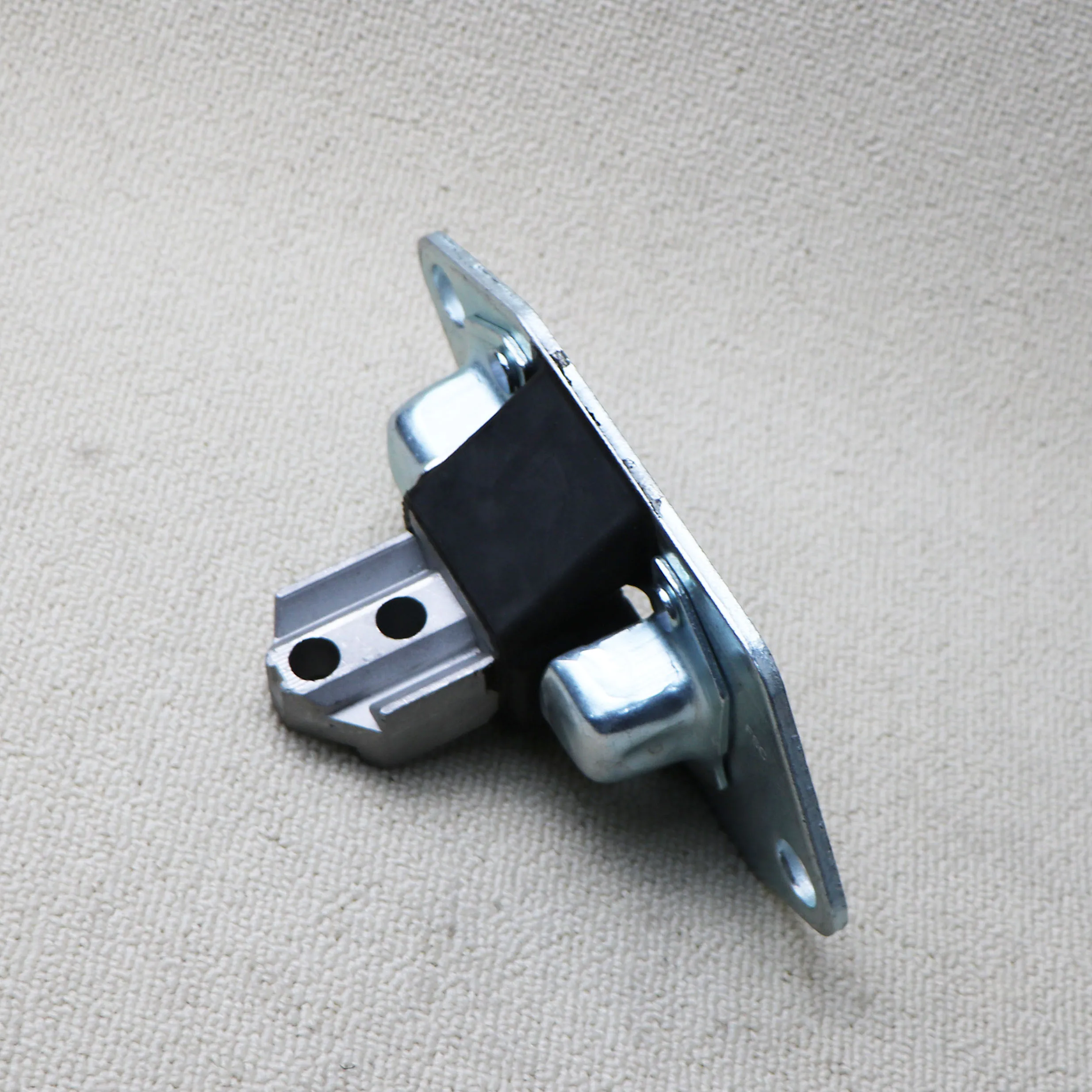 30748811 Front Right Engine Motor Mounting Mount For Volvo S80 S60 V70 ...