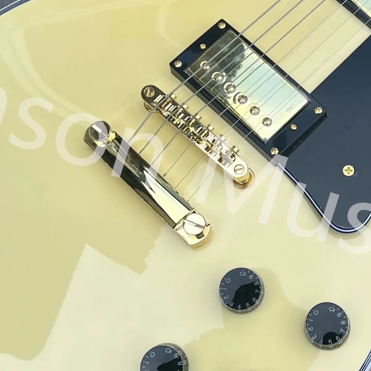Cream-yellow-electric-guitar-gold-hardware-in-stock.jpg