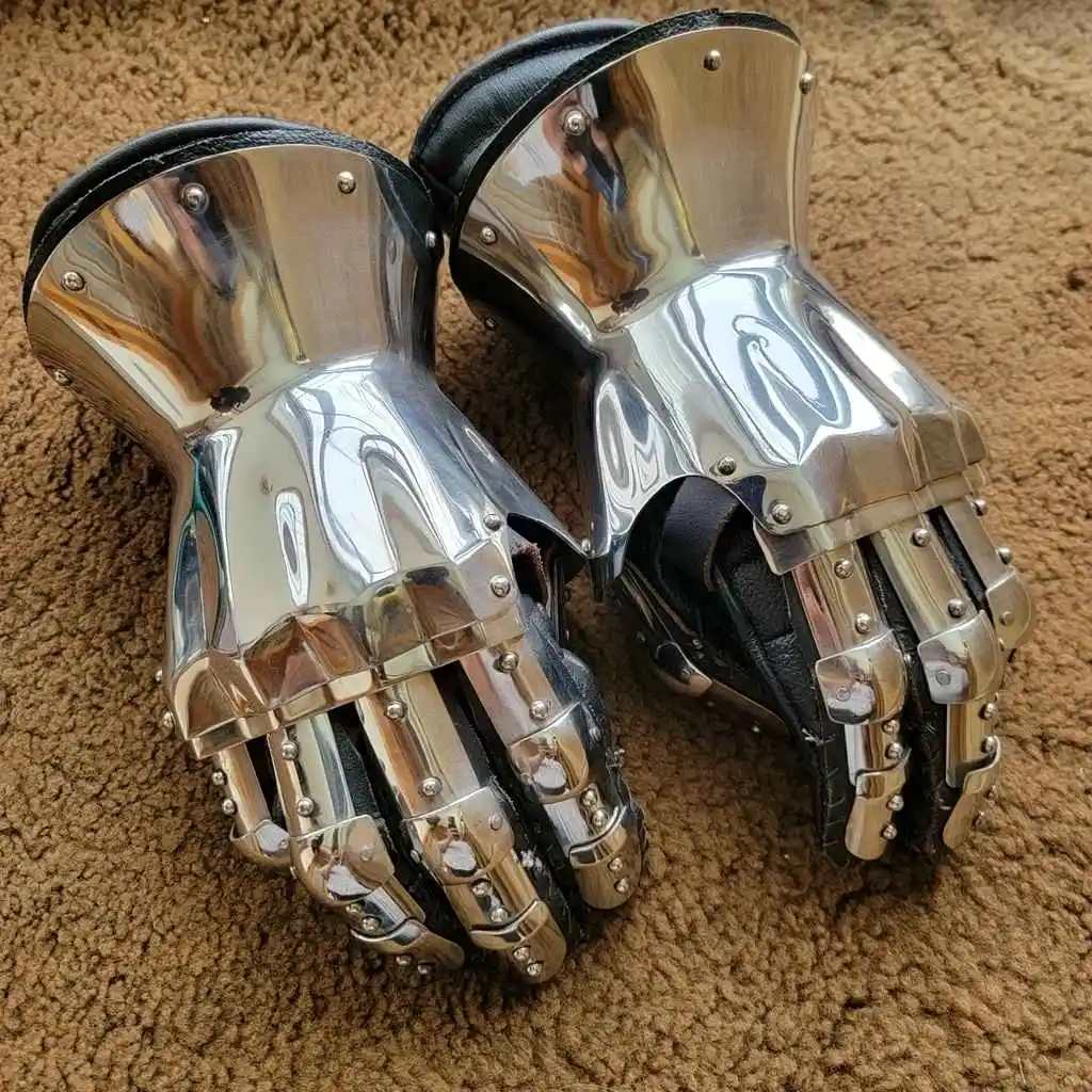European-Armor-Medieval-Knight-Plate-Armor-Gloves-Steel-Wrist-Wrist ...