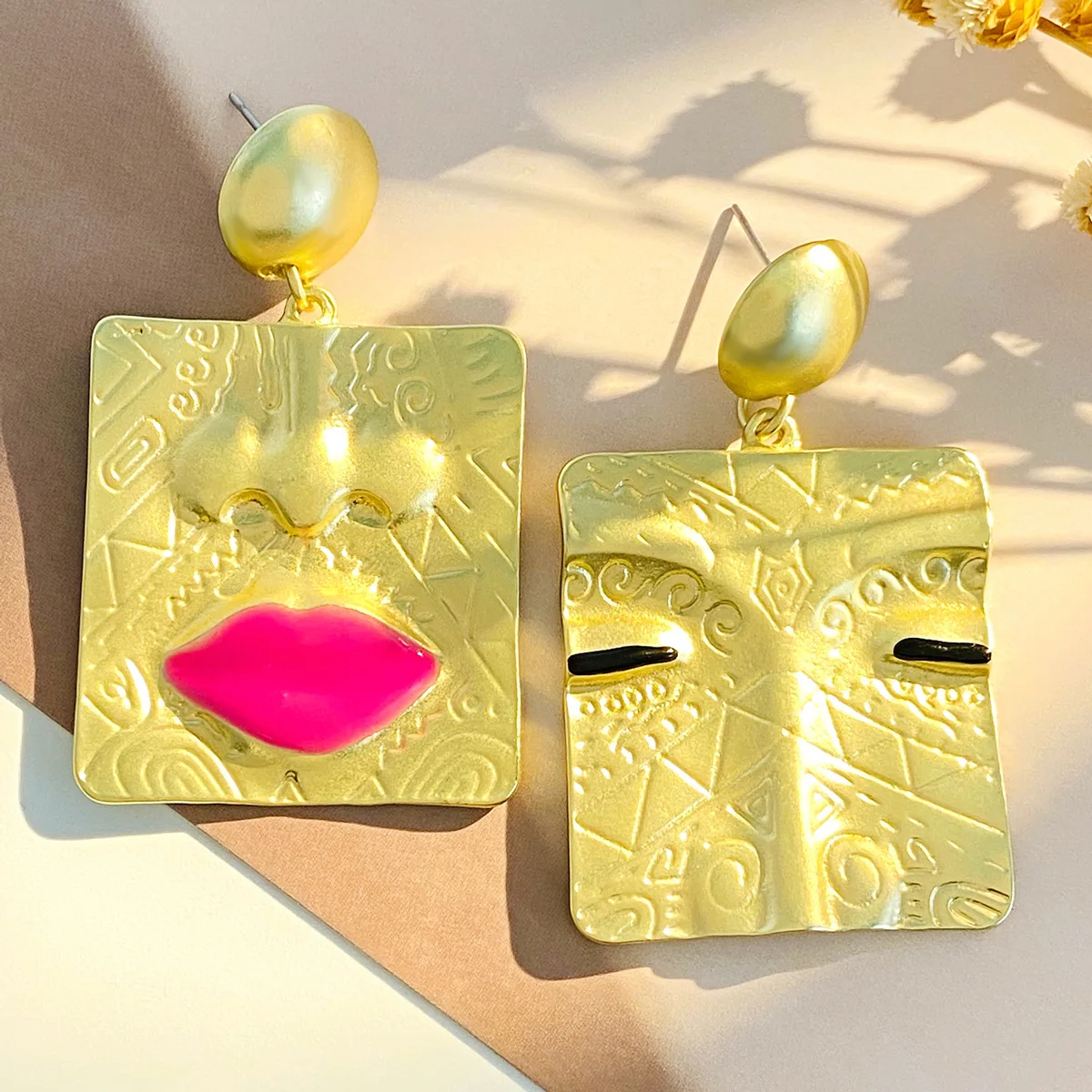 Europe-and-The-United-States-Exaggerated-Square-Human-Face-Red-Lips ...