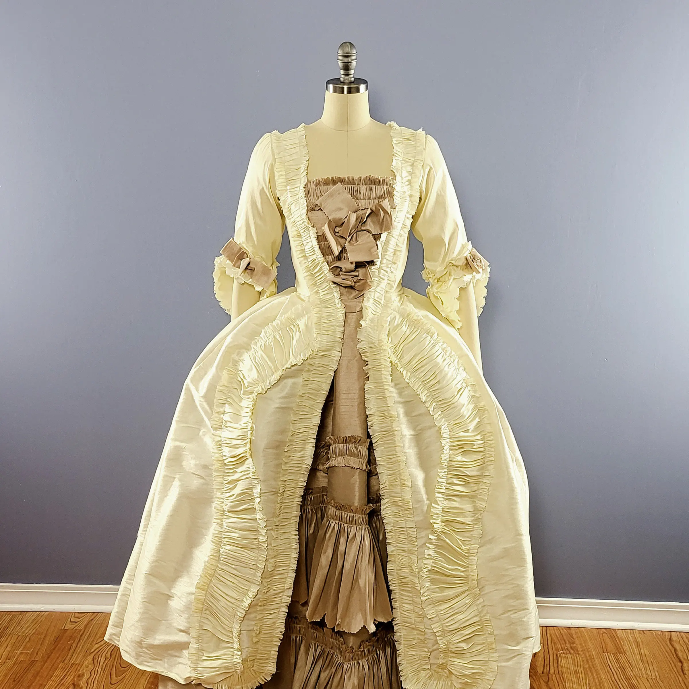 Dresses From The 1700s