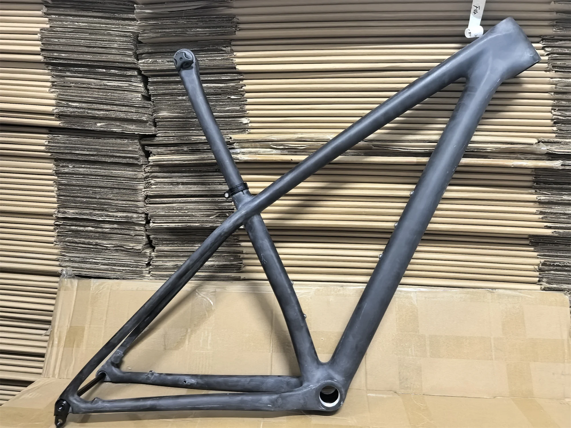 Ultralight-hardtail-MTB-carbon-frame-HT-internal-cable-routing-12x148mm ...