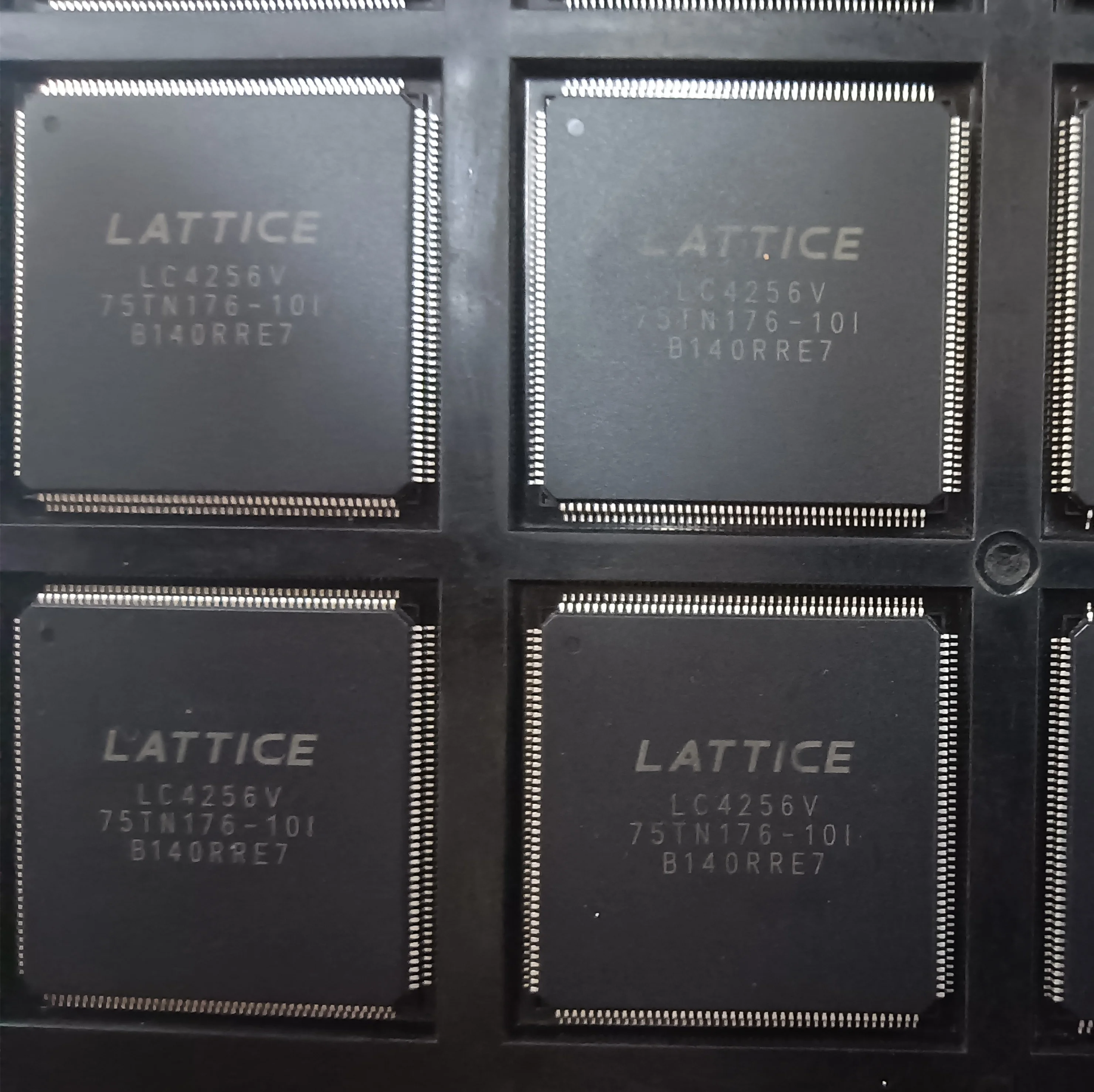 1~10pcs/lot LC4256V-75TN176-10I LC4256V LC4256V75TN176 TQFP176 100% ...