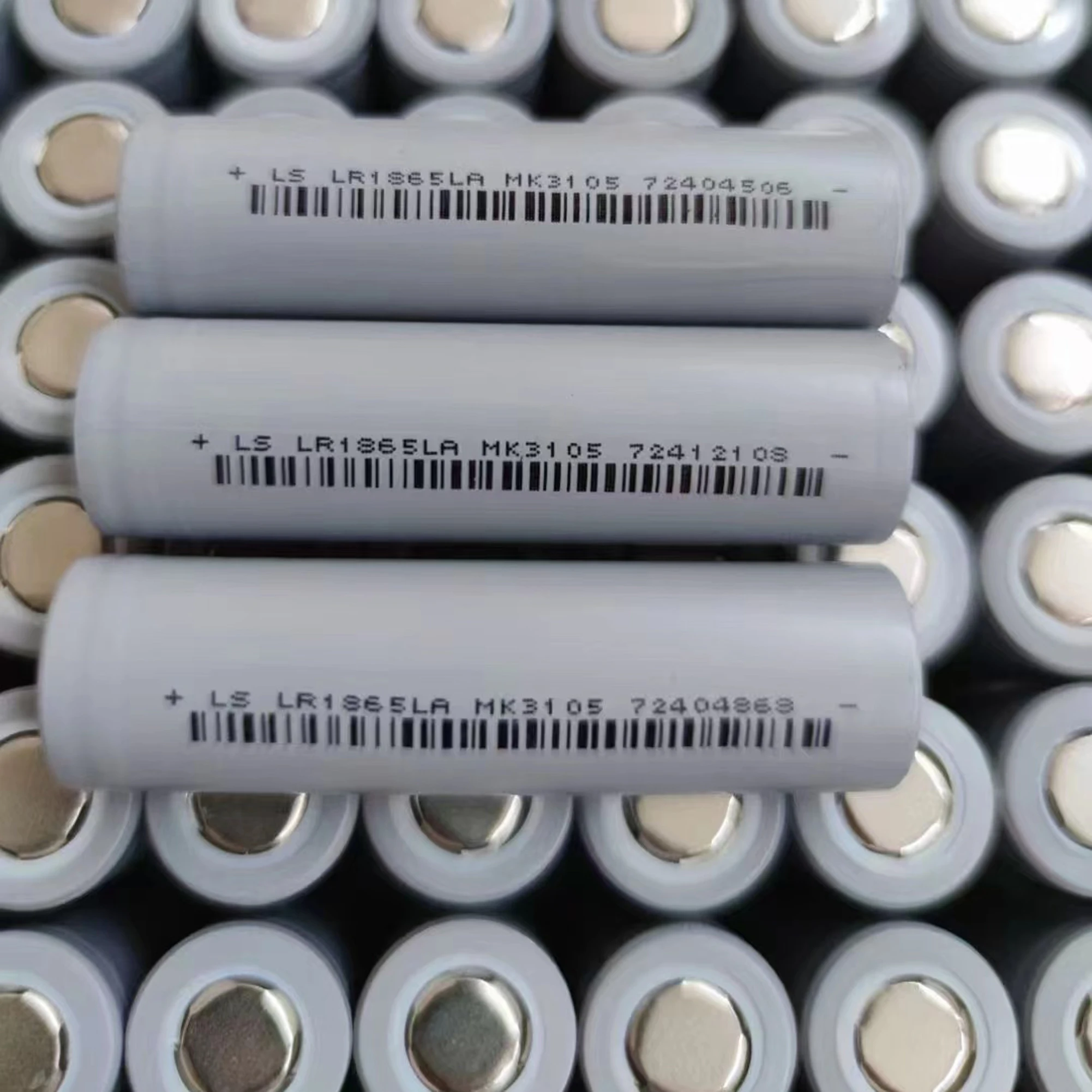 2000mAh-3-7V-Battery-100-Original-18650-High-Discharge-10C-20A-Power ...