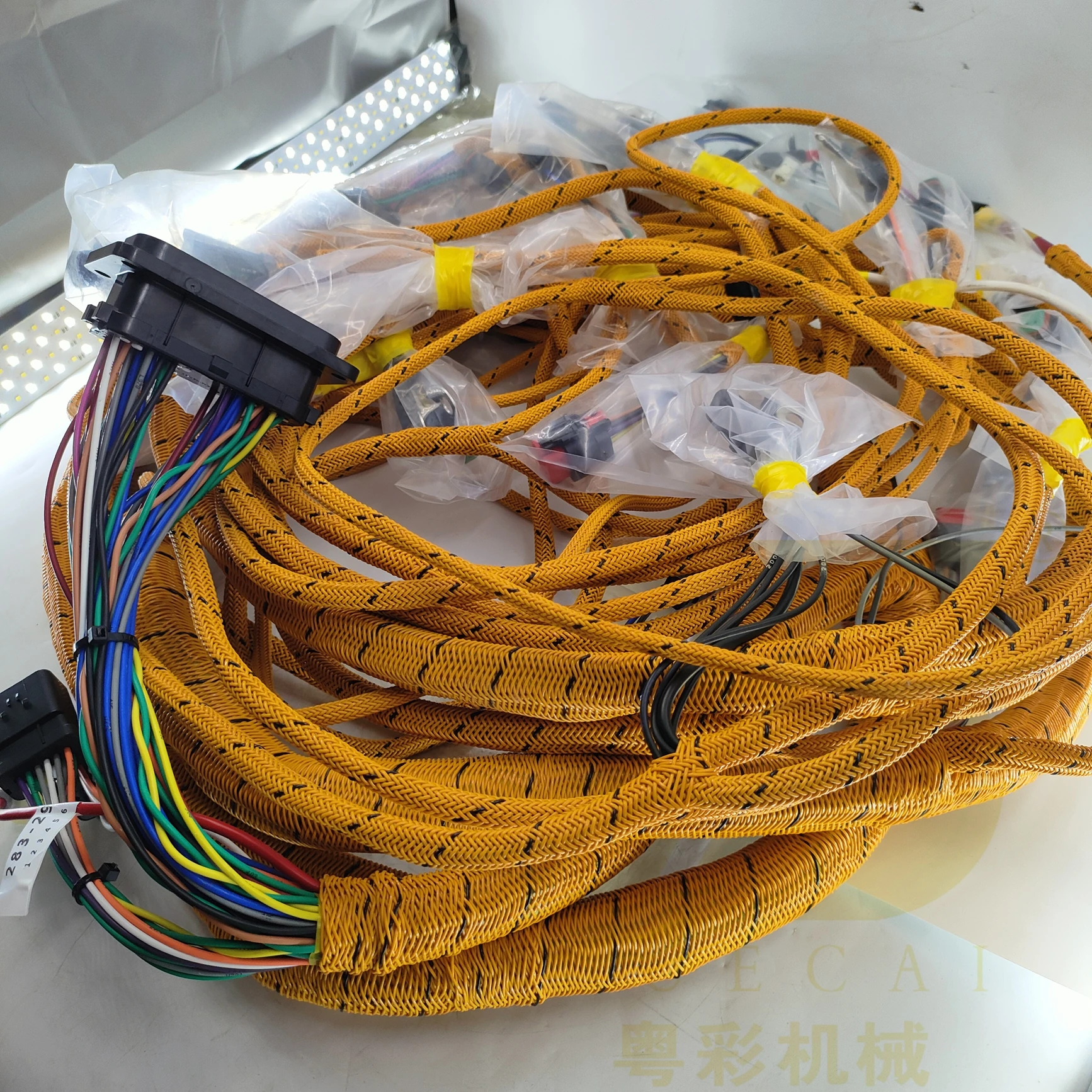 A máquina escavadora de YUE CAI parte o chicote de fios principal 283 ...