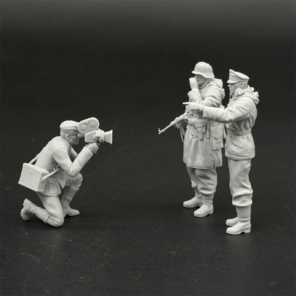 1/35 Scale German Officers Soldiers and War Correspondents Take photos ...