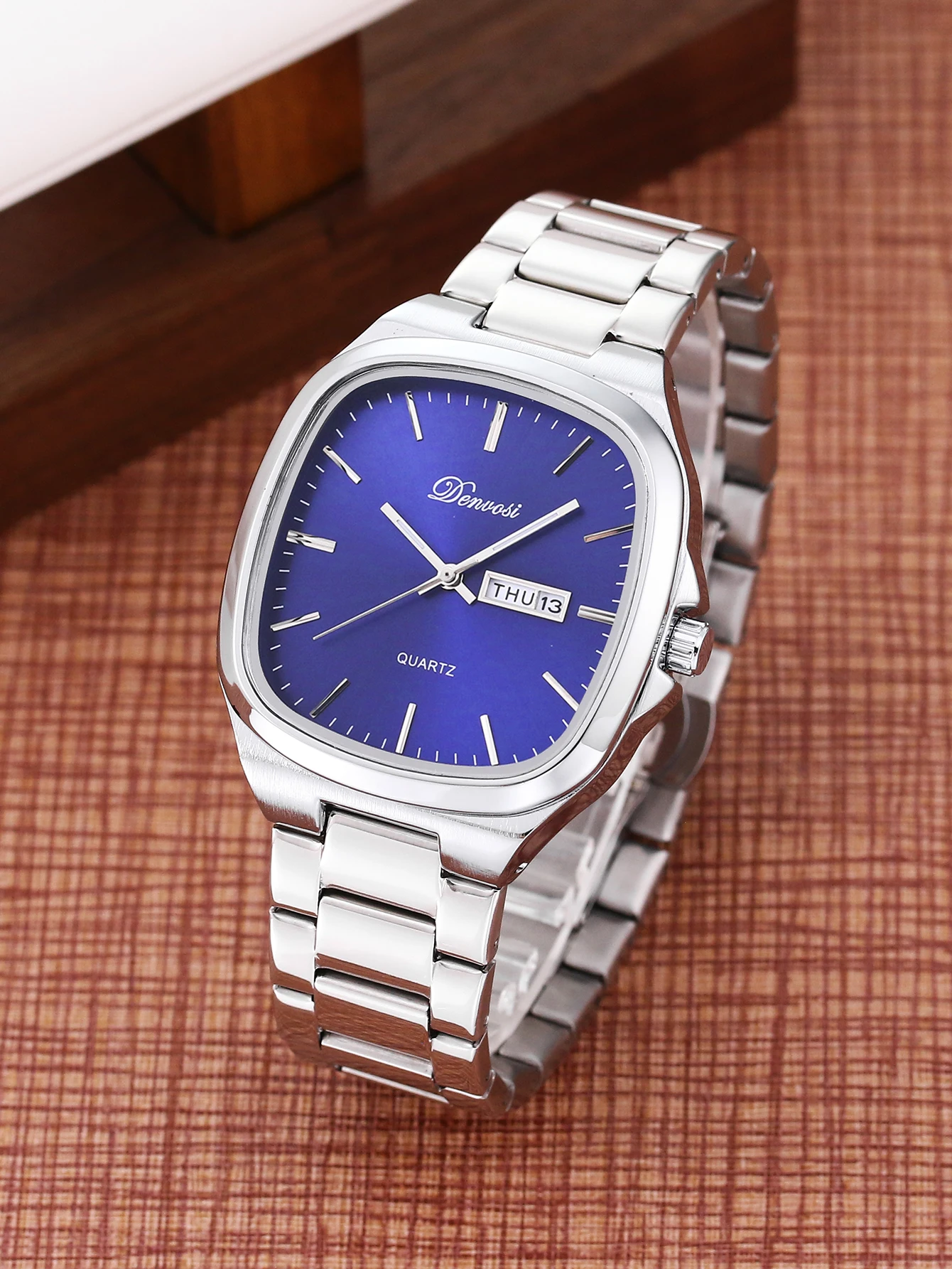 Casual-Fashion-Glow-in-the-dark-Waterproof-Quartz-Watch-For-Men.jpg