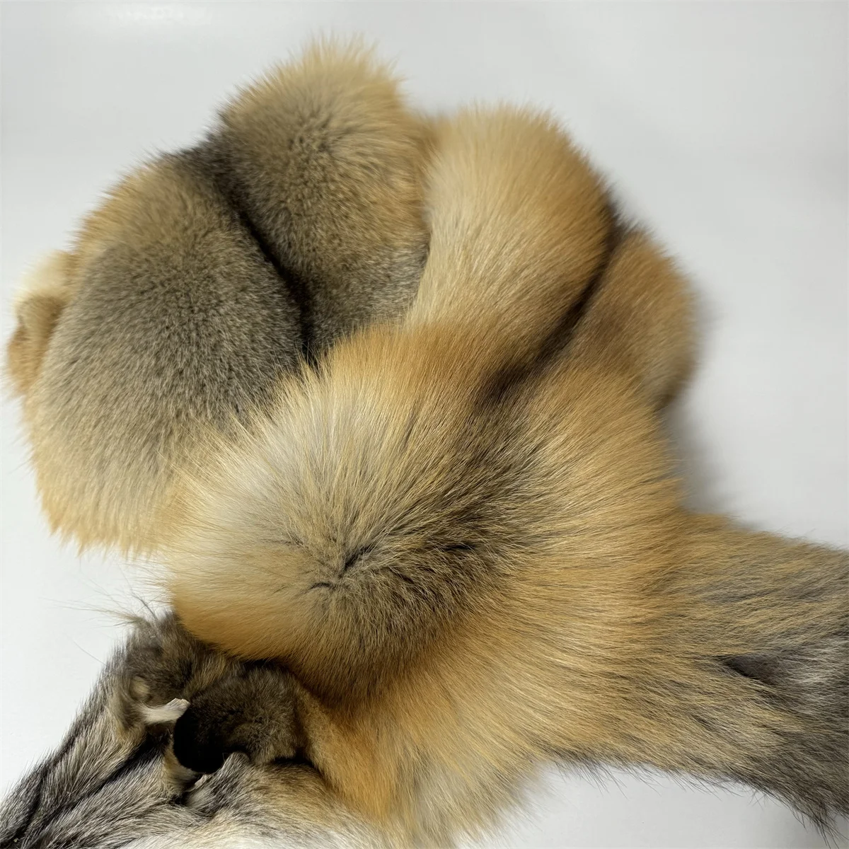 Factory Wholesale Supply Natural White /Golden/Blue Fox Fur Skins ...