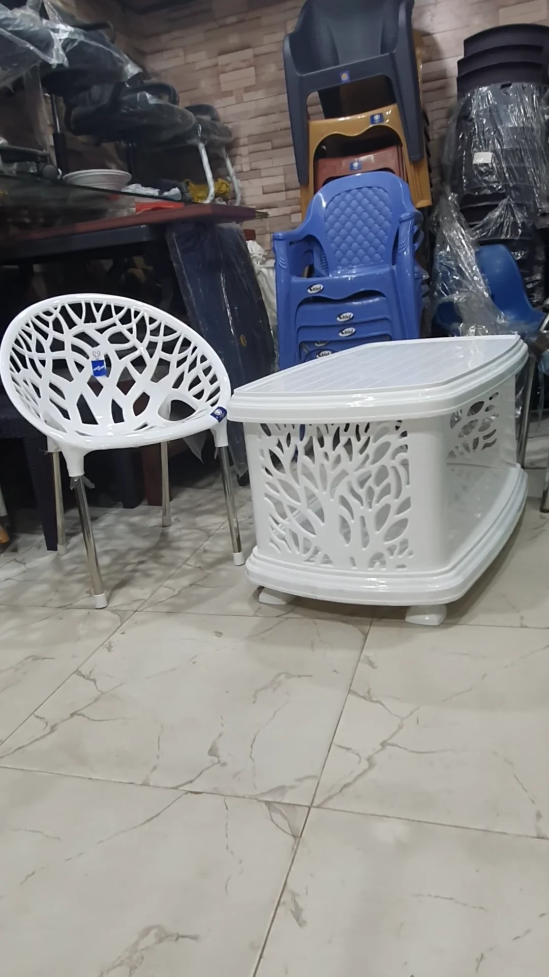 Set Of 6 New Tree Plastic Chairs indoor/ outdoor chairs And Plastic ...