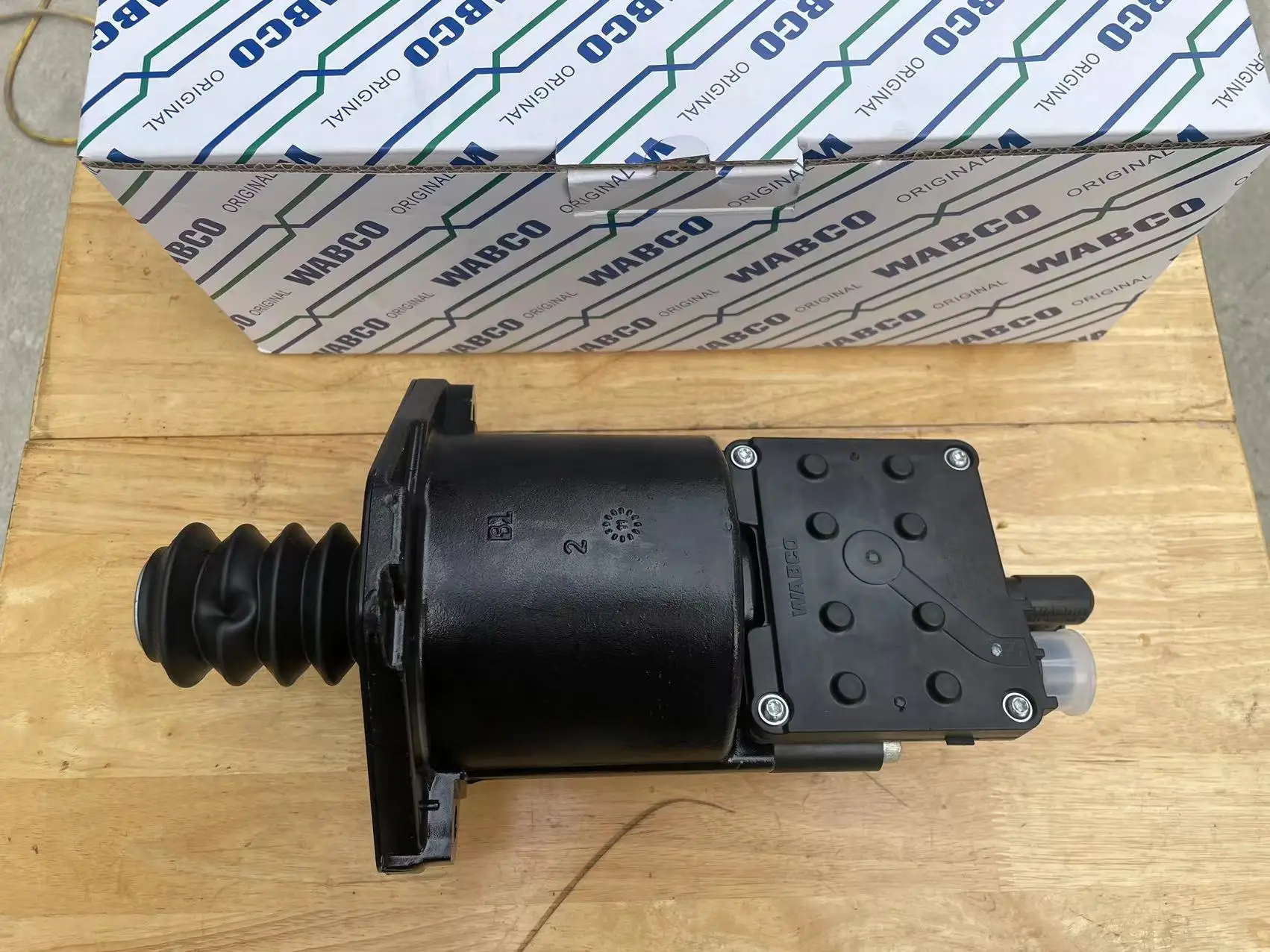 9701500010-pneumatic-clutch-actuator.jpg