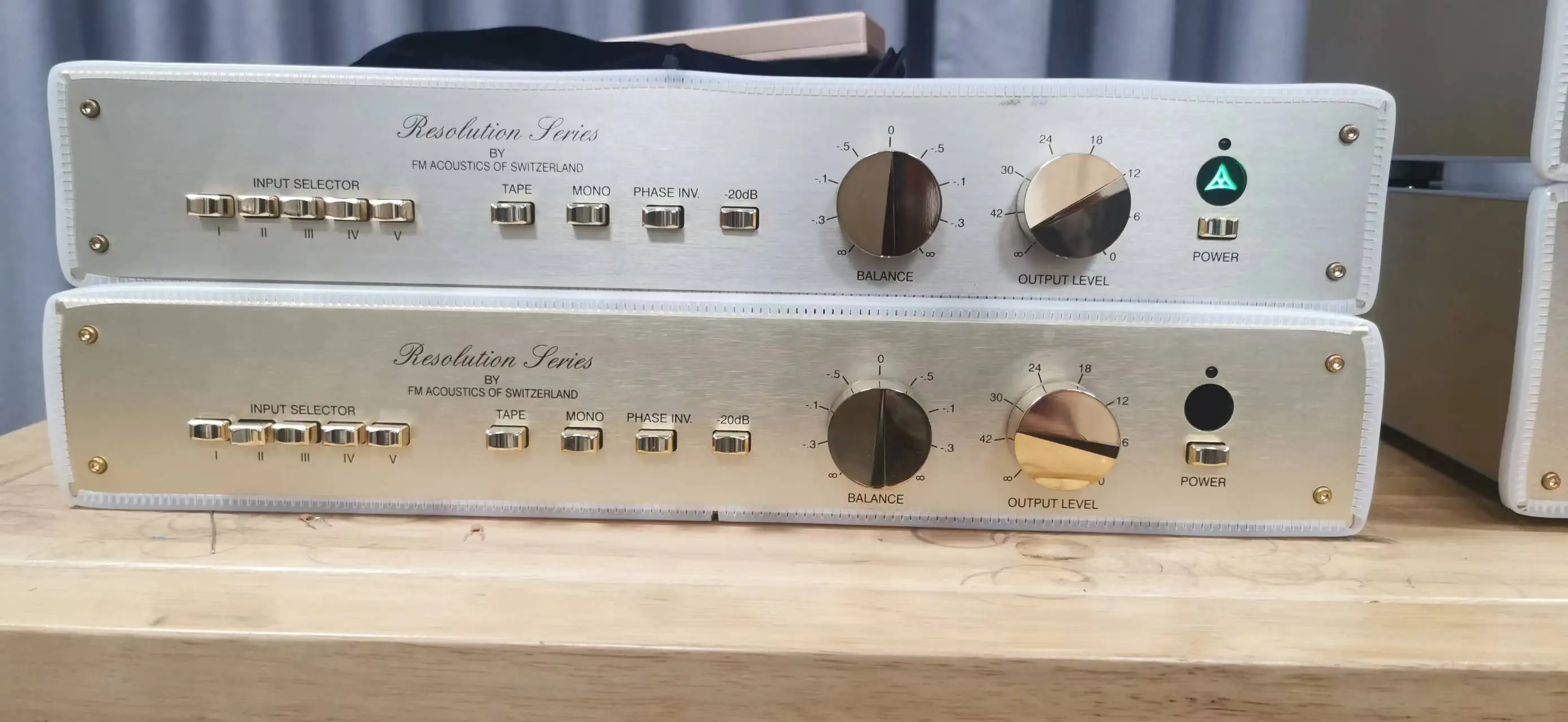 풀 밸런스 원격 프리앰프, FM255MKII, FM255, FM711, FM411, FM255MK2, 상위 버전