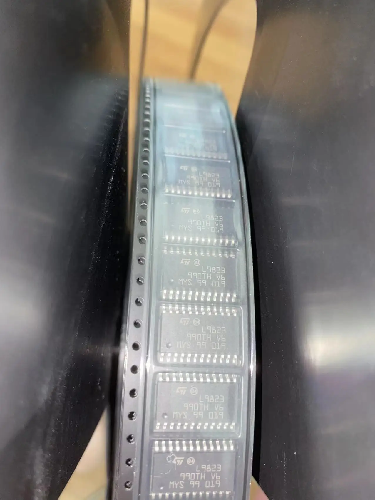 로우 사이드 24SOIC 칩, L9823013TR, L9823013 SOP24, L9823 IC, 10 개