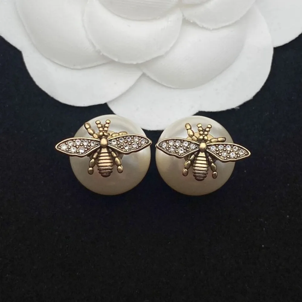 Europe-and-The-United-States-Trend-Retro-Style-Bee-Pearl-Earrings-Light ...