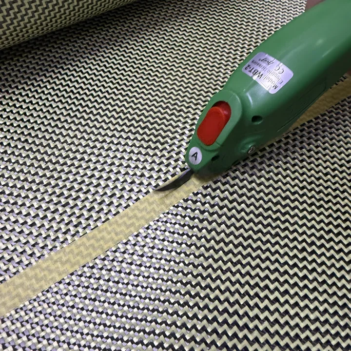 1100D /3K 200gsm Yellow Kevar & Carbon fibermixed Fabric W pattern ...