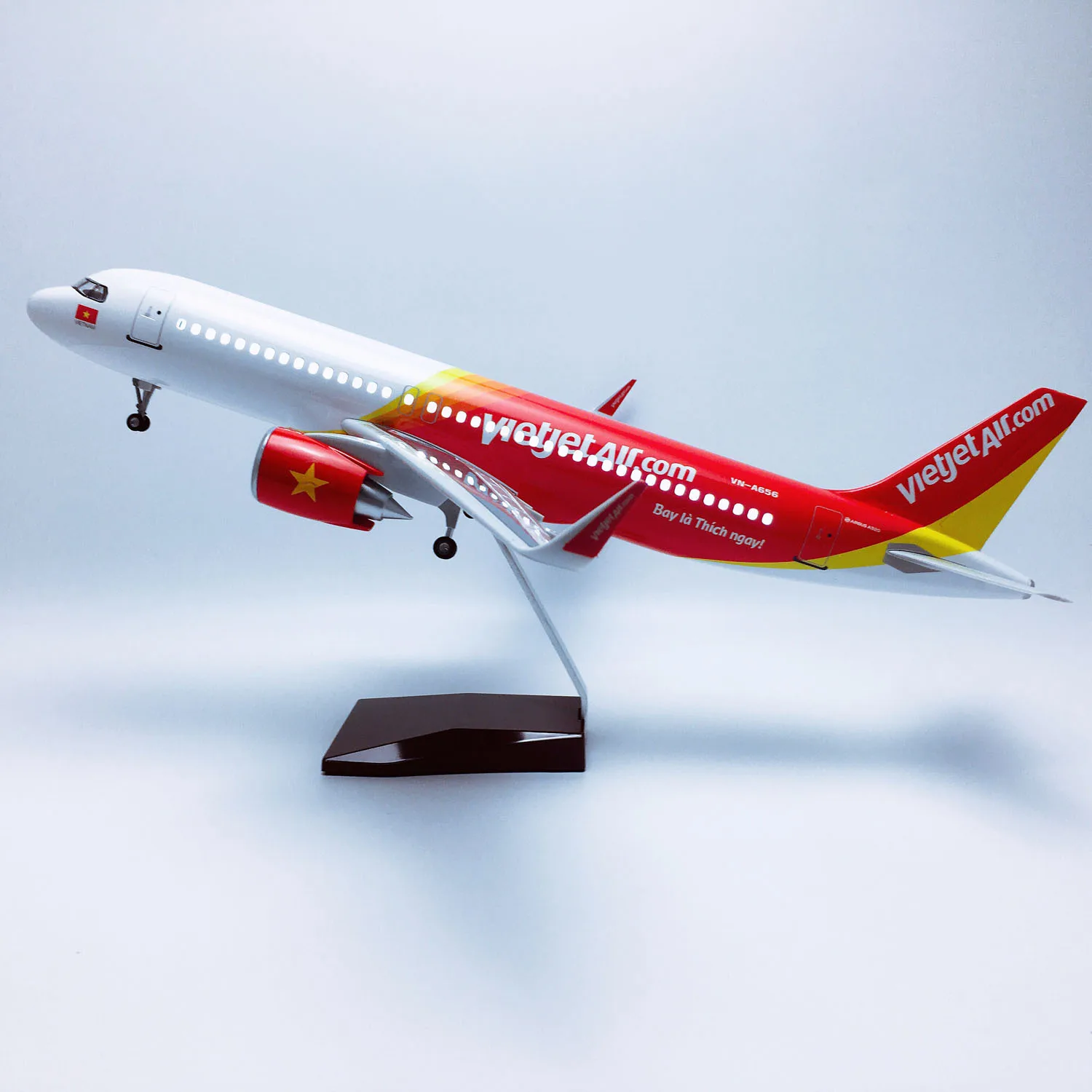 1:80 Scale Plane A320 Vietjet Air Airplane Model With Wheels And Lights ...