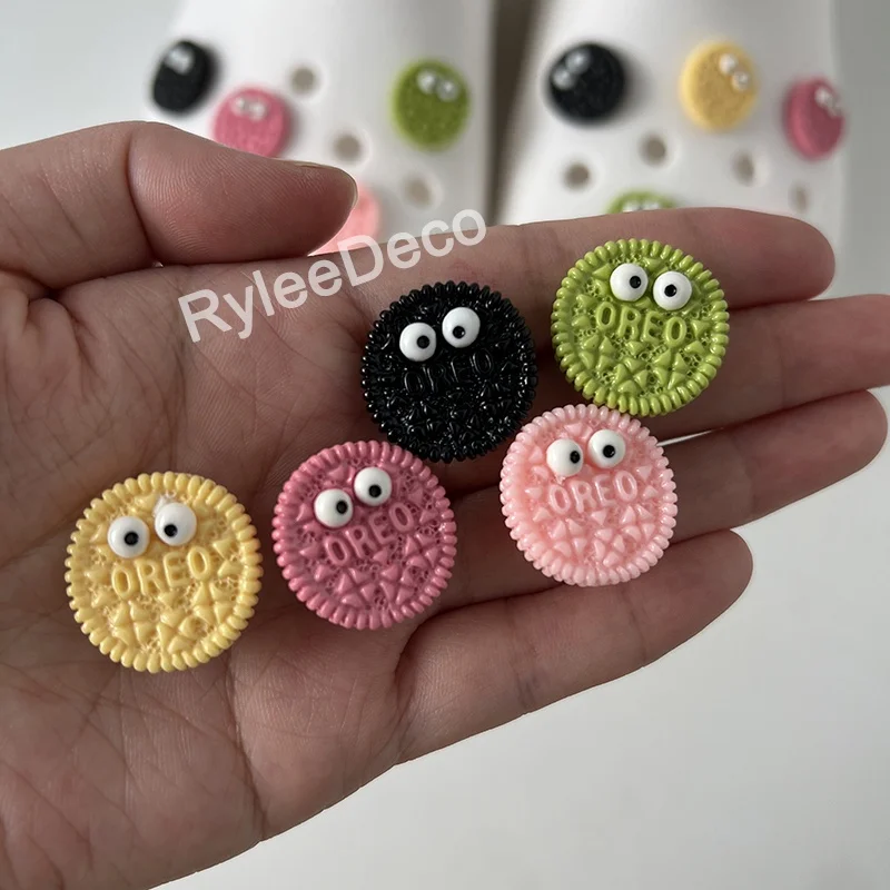 Oreo Cookie Jibbit 음식 DIY 신발 버클 장식 액세서리, Croc Jibits 매력, 맞춤형 귀여운 Croc ...