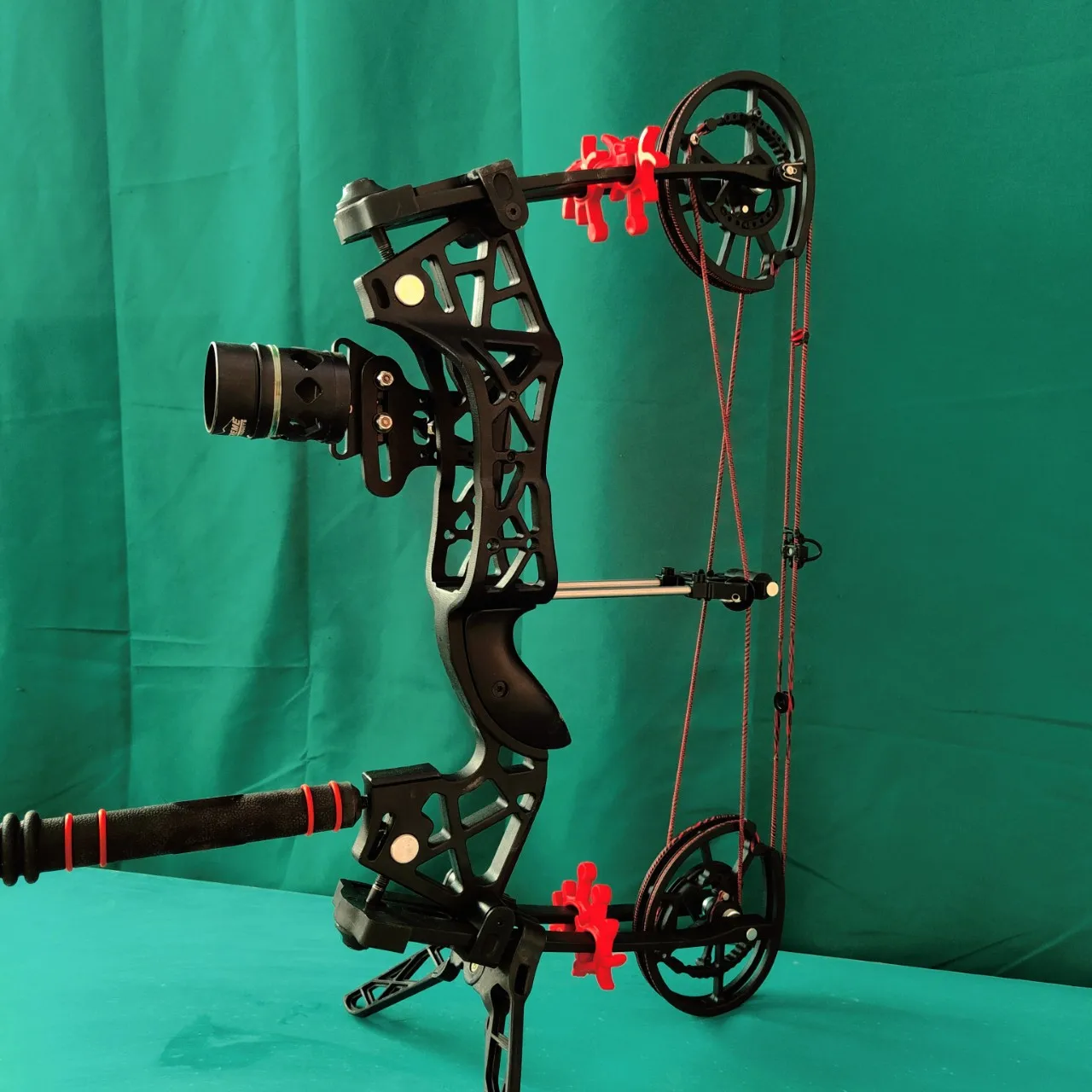The-steel-ball-compound-bow-can-also-be-used-for-shooting-metal-sports ...