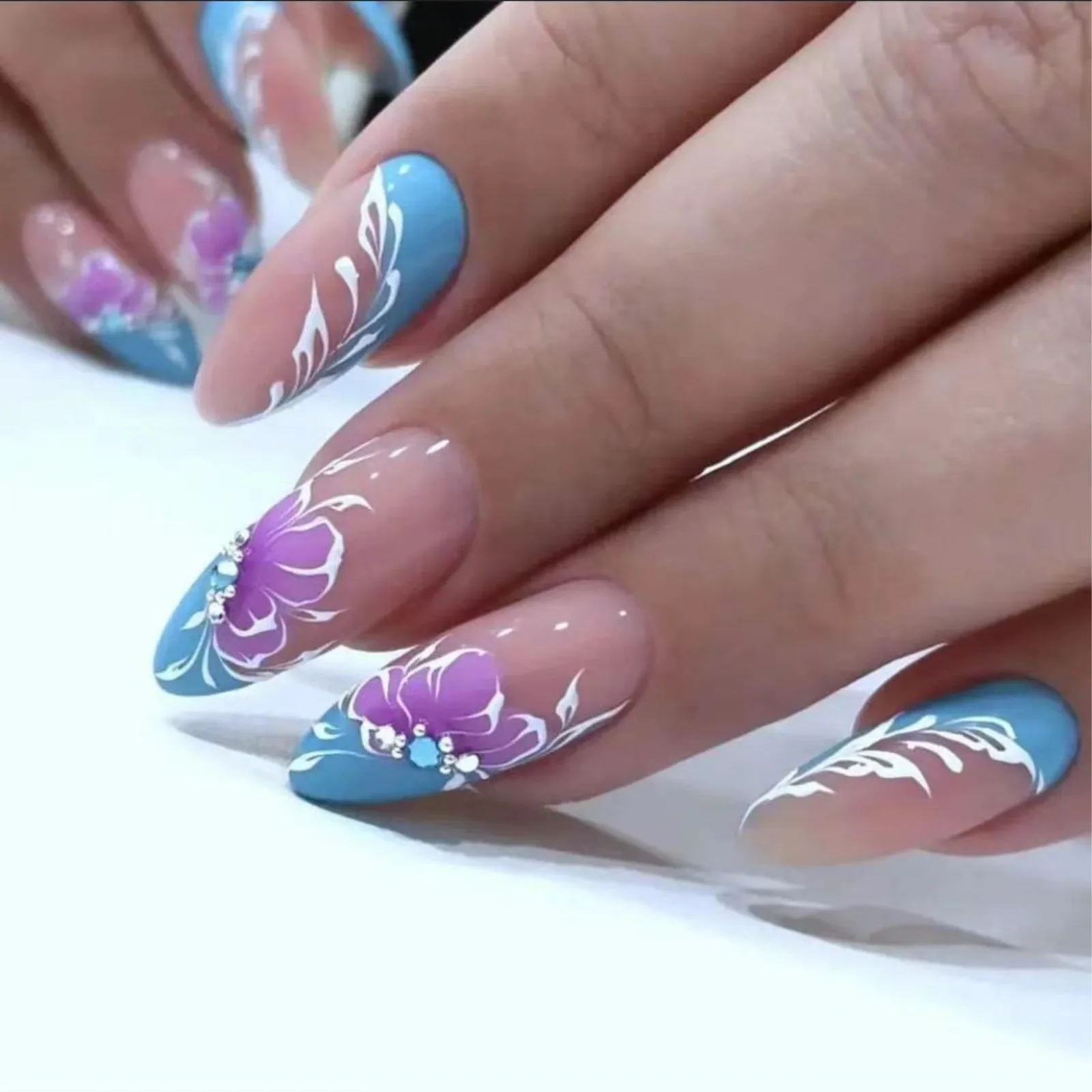Unhas-Posti-as-De-Am-ndoa-Azul-Com-Flor-Unhas-Posti-as-De-Diamante ...