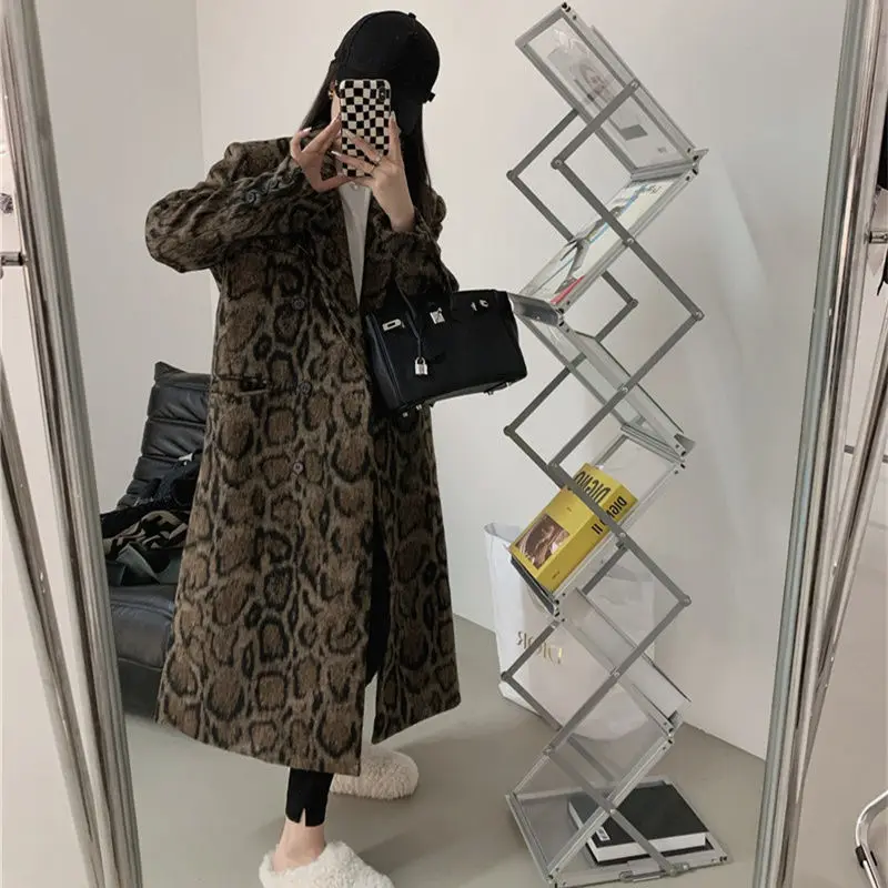 Abrigo de longitud media con estampado de leopardo para invierno ...
